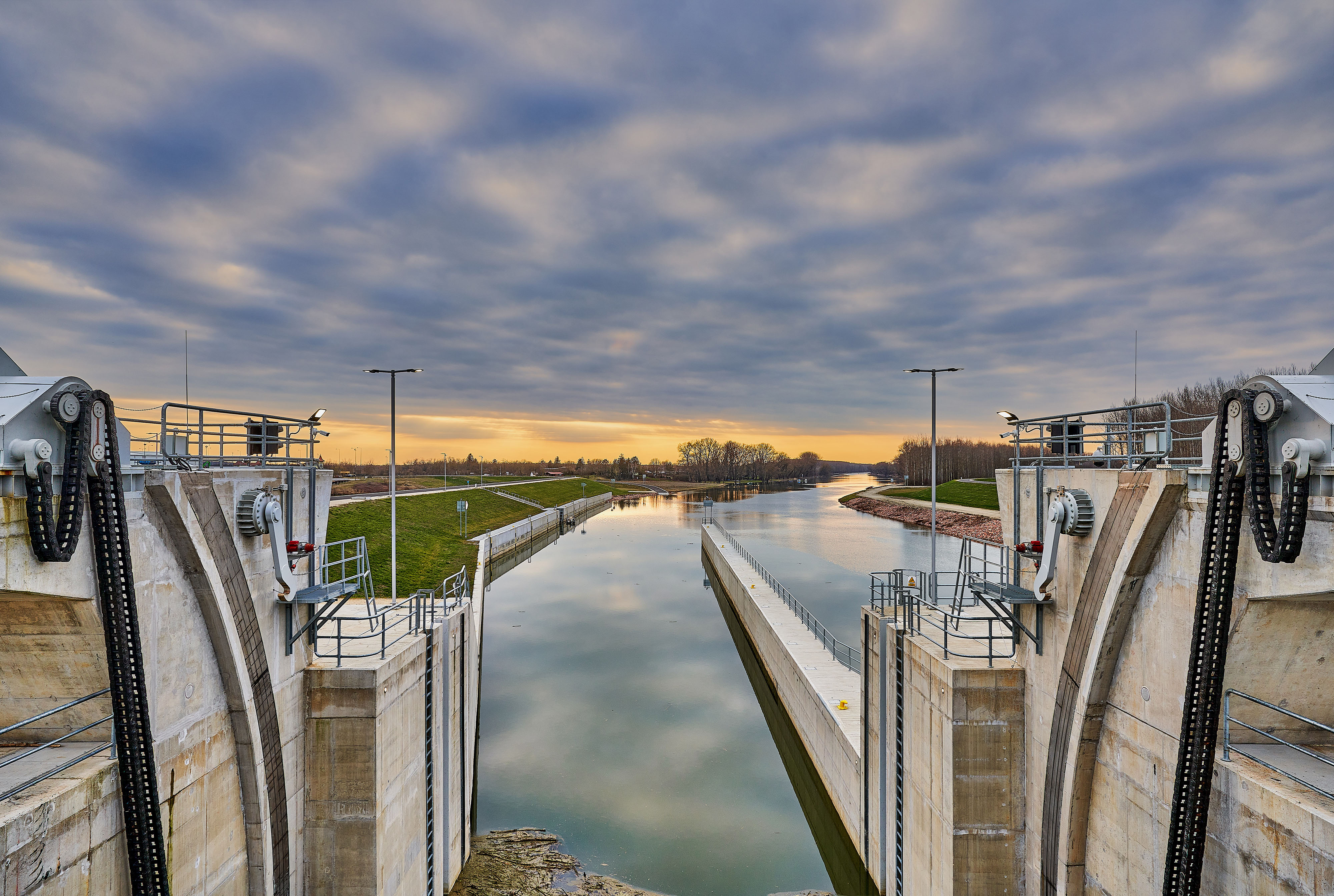 Mosoni-Duna Flood gate and Control building by TÉRHÁLÓZAT DESIGN KFT ...