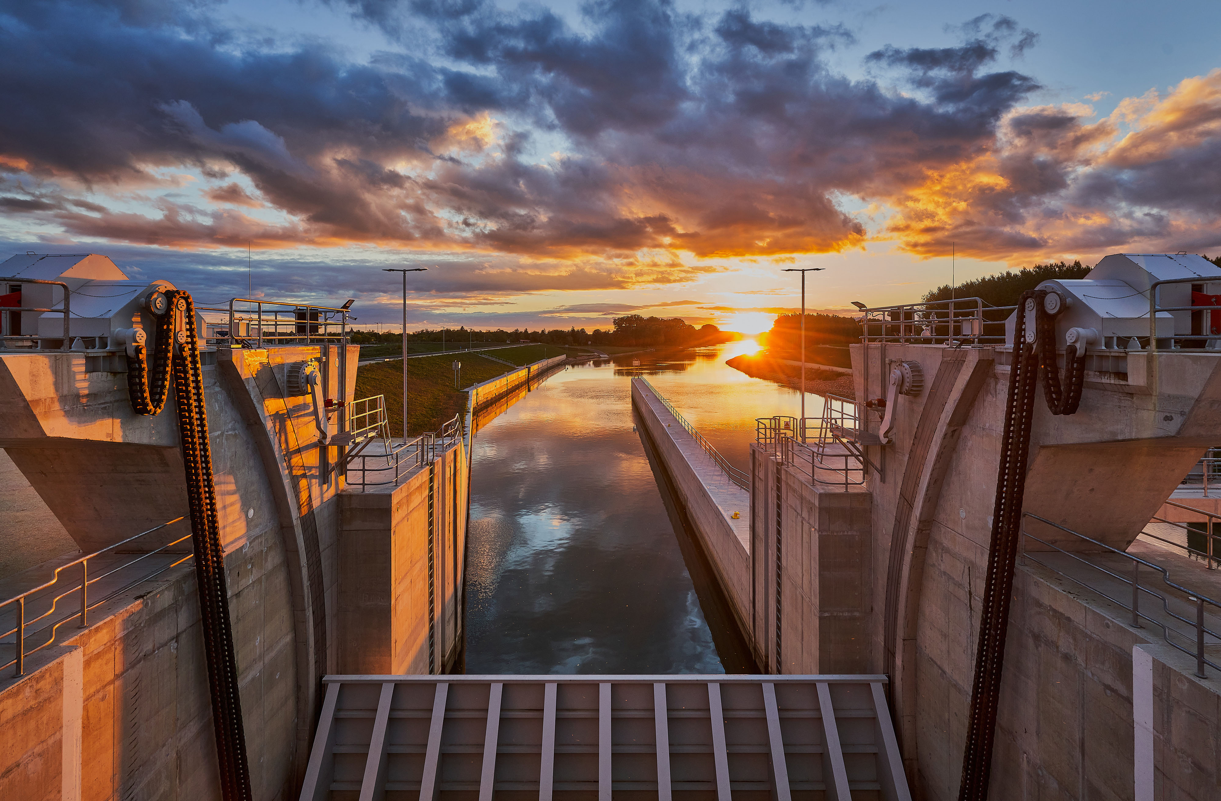 Mosoni-Duna Flood gate and Control building by TÉRHÁLÓZAT DESIGN KFT ...