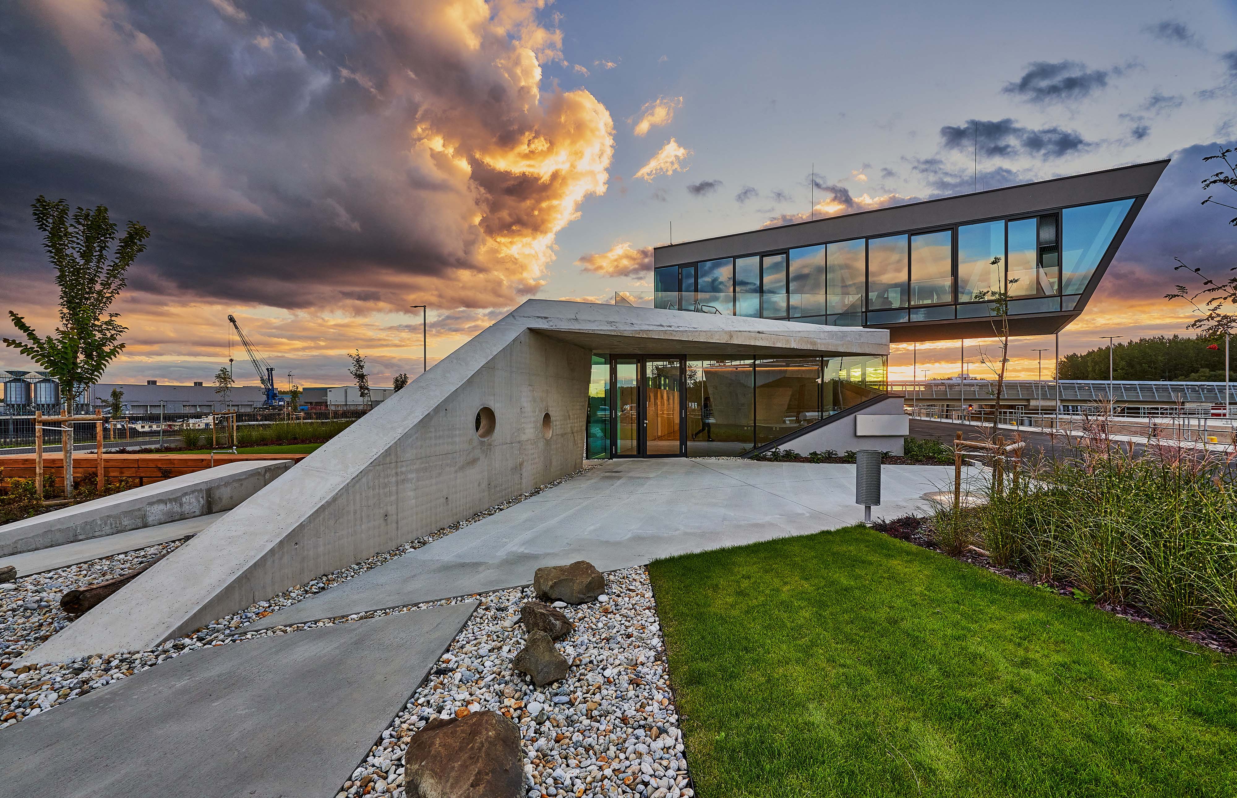 Mosoni-Duna Flood gate and Control building by TÉRHÁLÓZAT DESIGN KFT ...