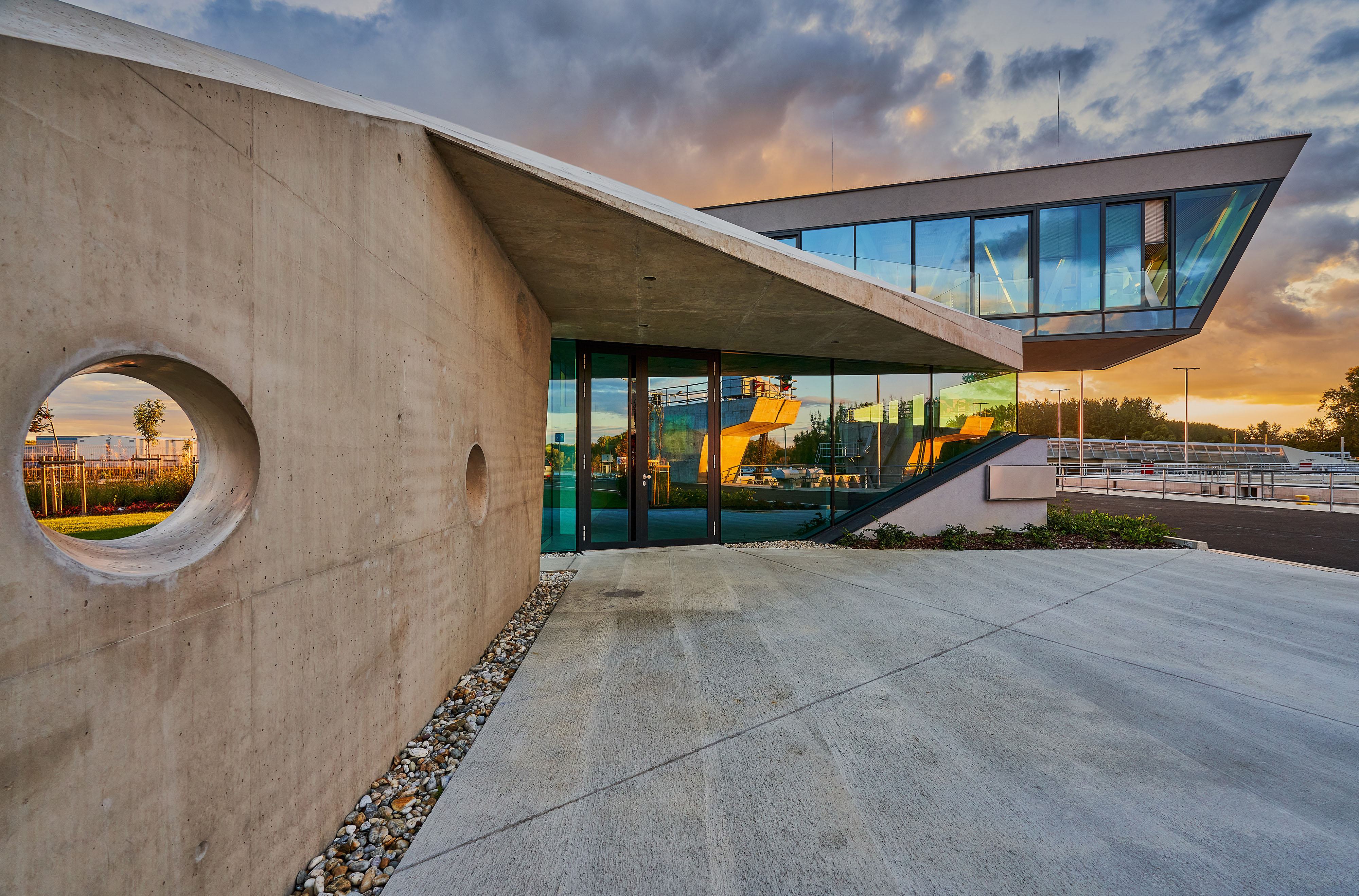 Mosoni-Duna Flood gate and Control building by TÉRHÁLÓZAT DESIGN KFT ...