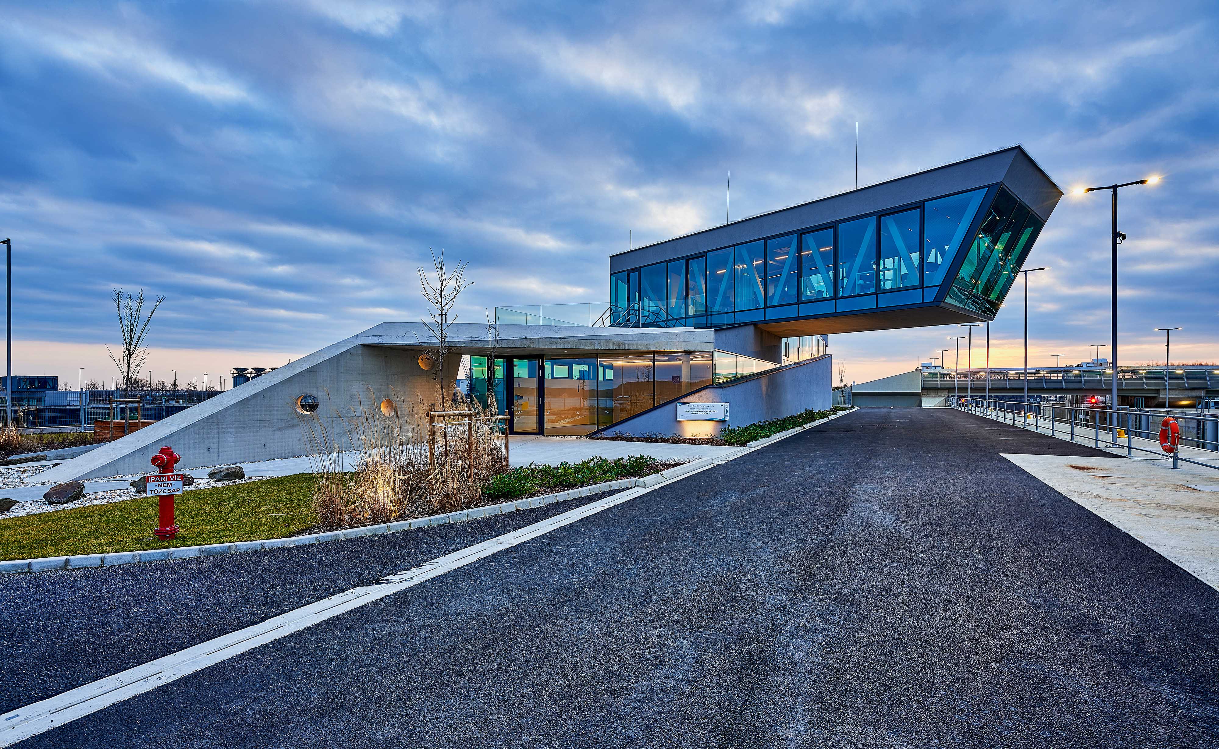 Mosoni-Duna Flood gate and Control building by TÉRHÁLÓZAT DESIGN KFT ...