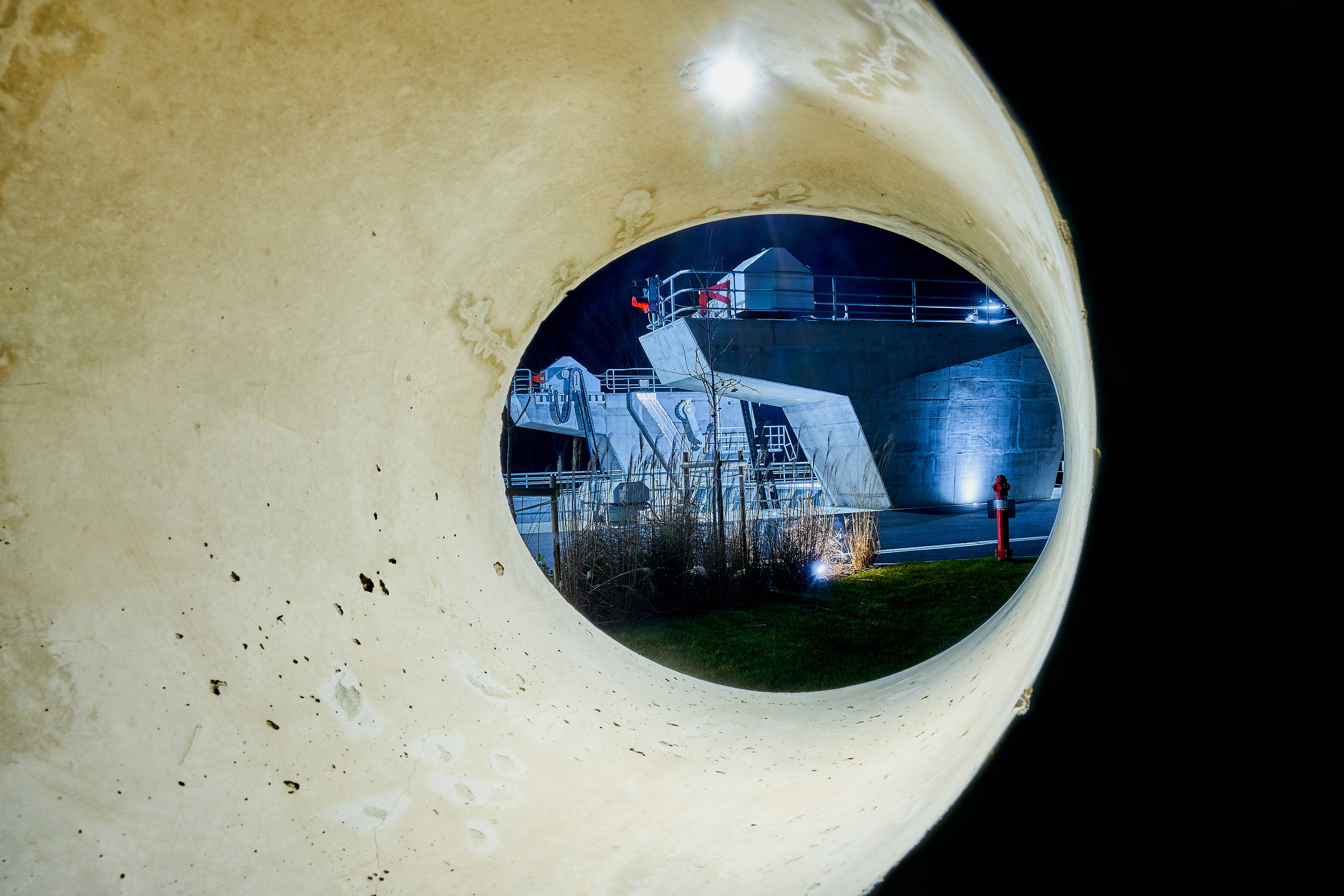 Mosoni-Duna Flood gate and Control building by TÉRHÁLÓZAT DESIGN KFT ...