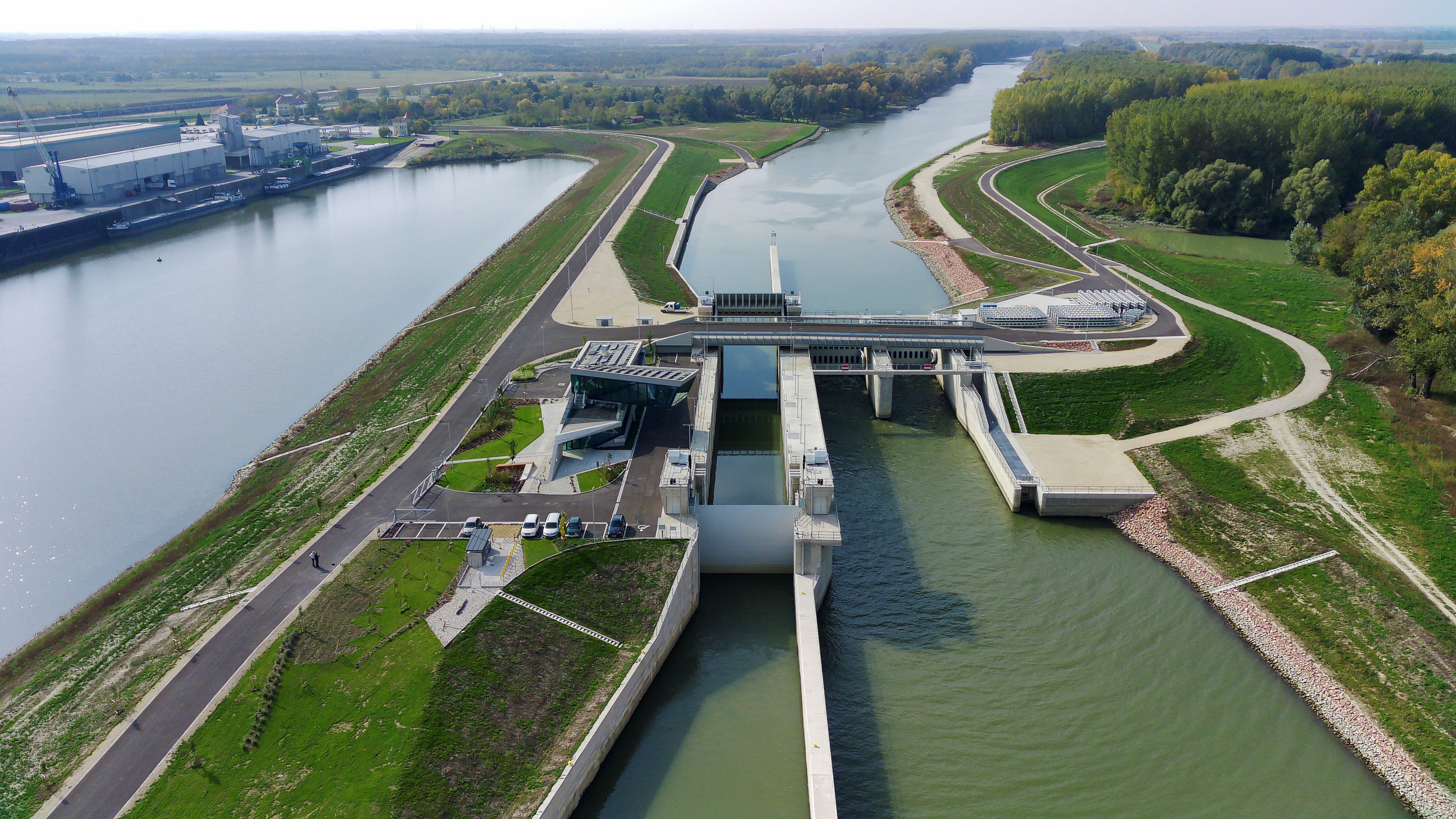 Mosoni-Duna Flood gate and Control building by TÉRHÁLÓZAT DESIGN KFT ...