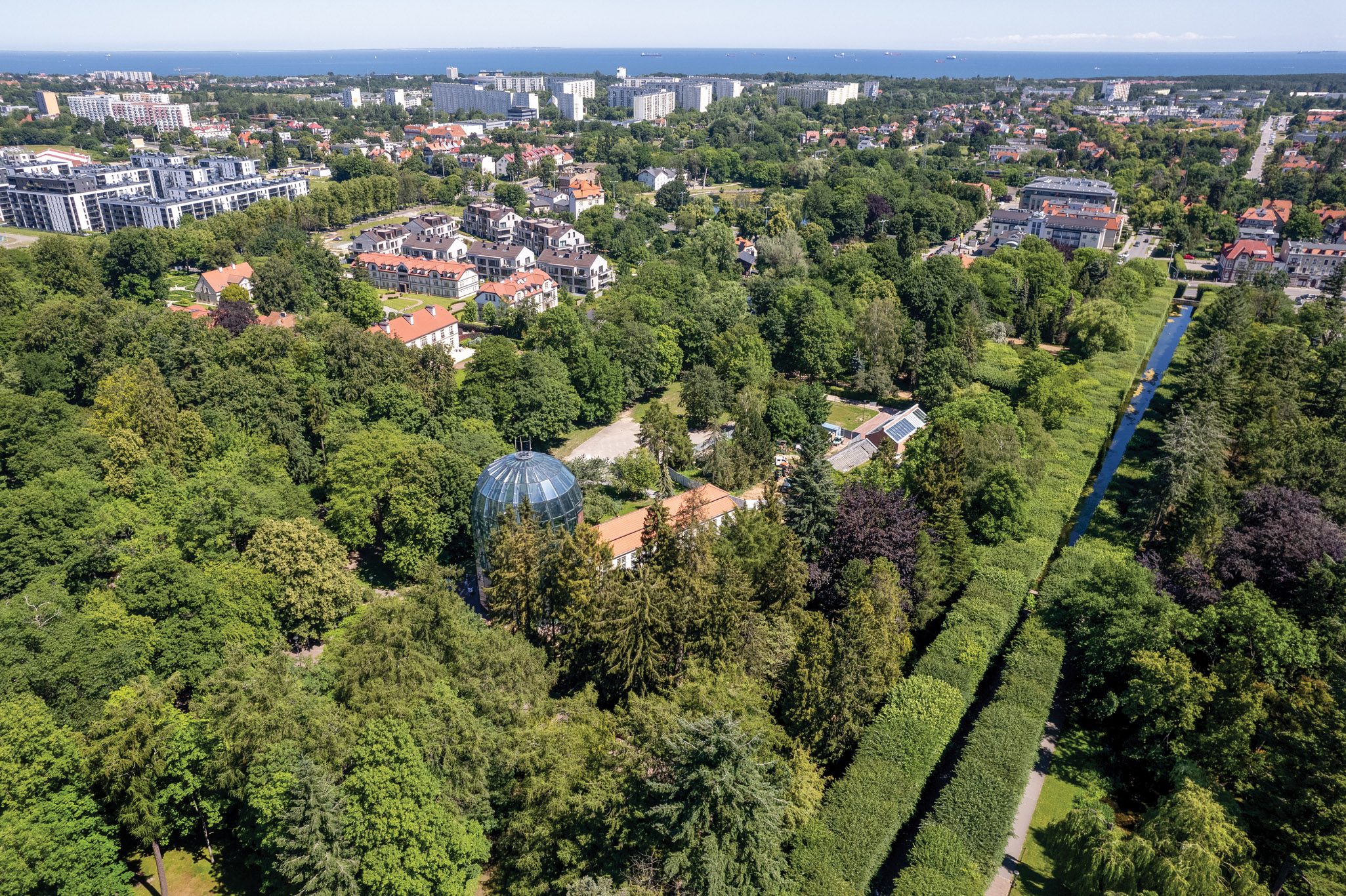Palm House building complex in the Botanical Garden by RYSY Architekci ...