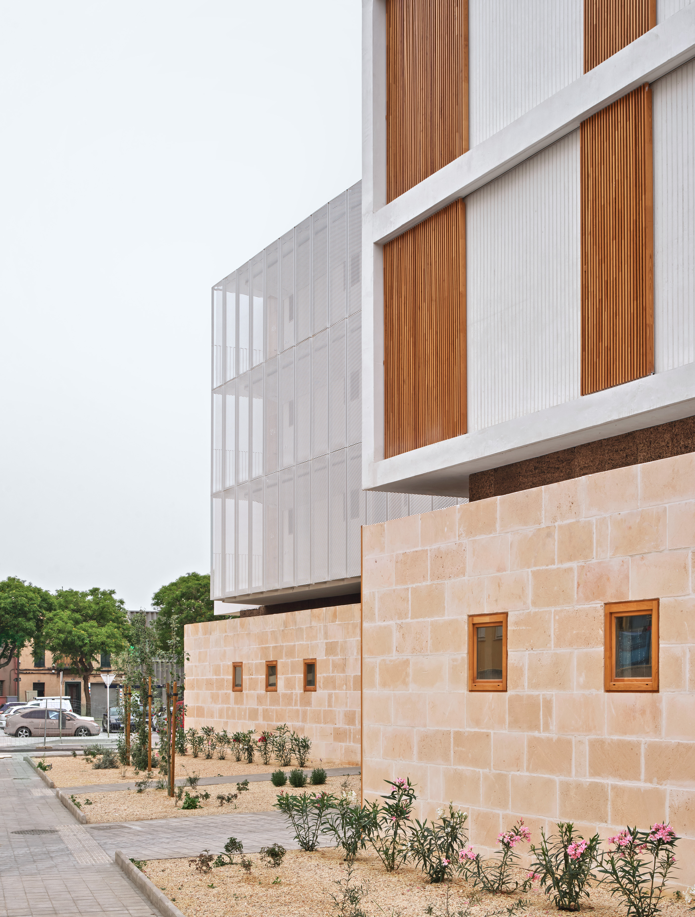 57 social housing, day center and social premises in Es Molinar by ...