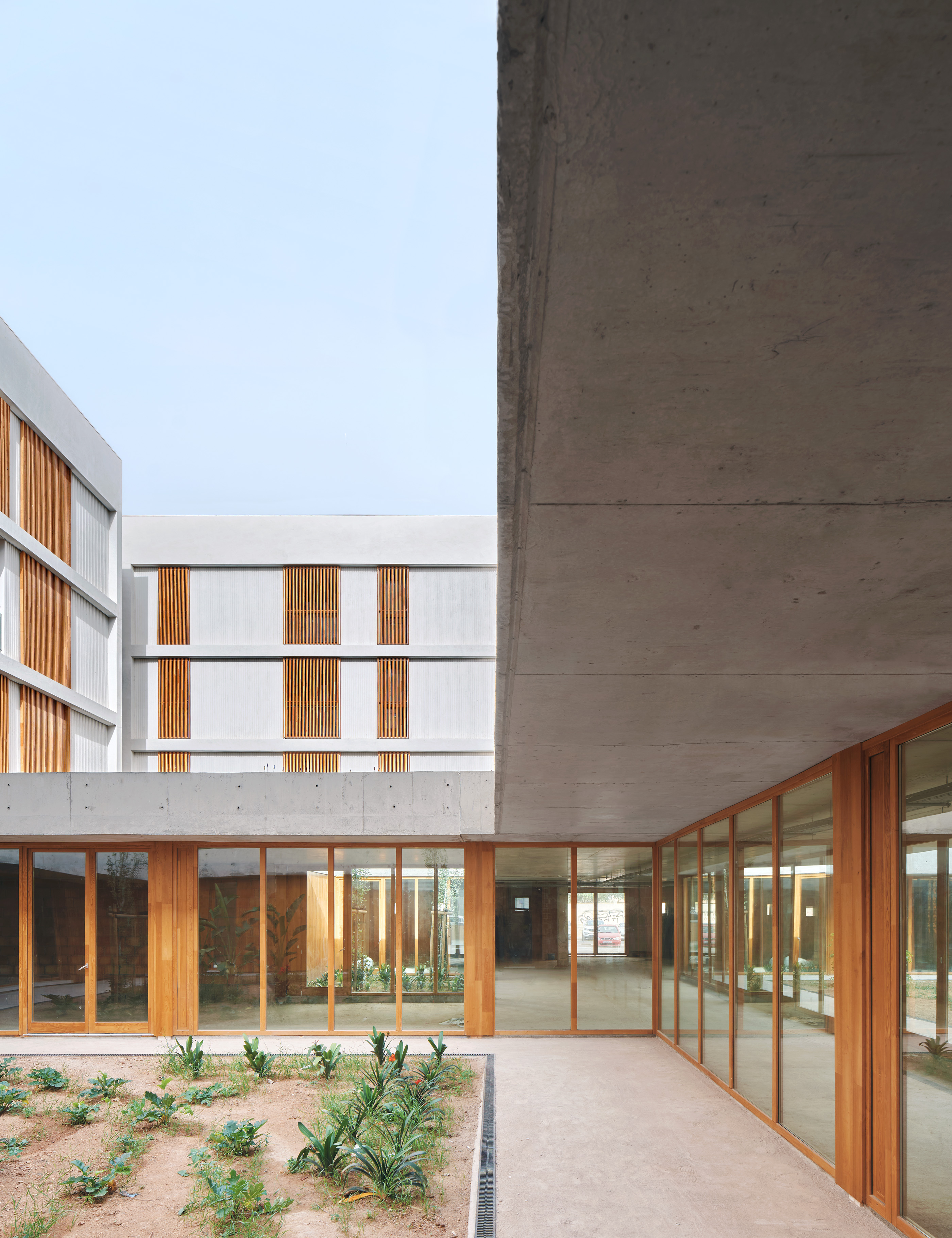 57 social housing, day center and social premises in Es Molinar by ...