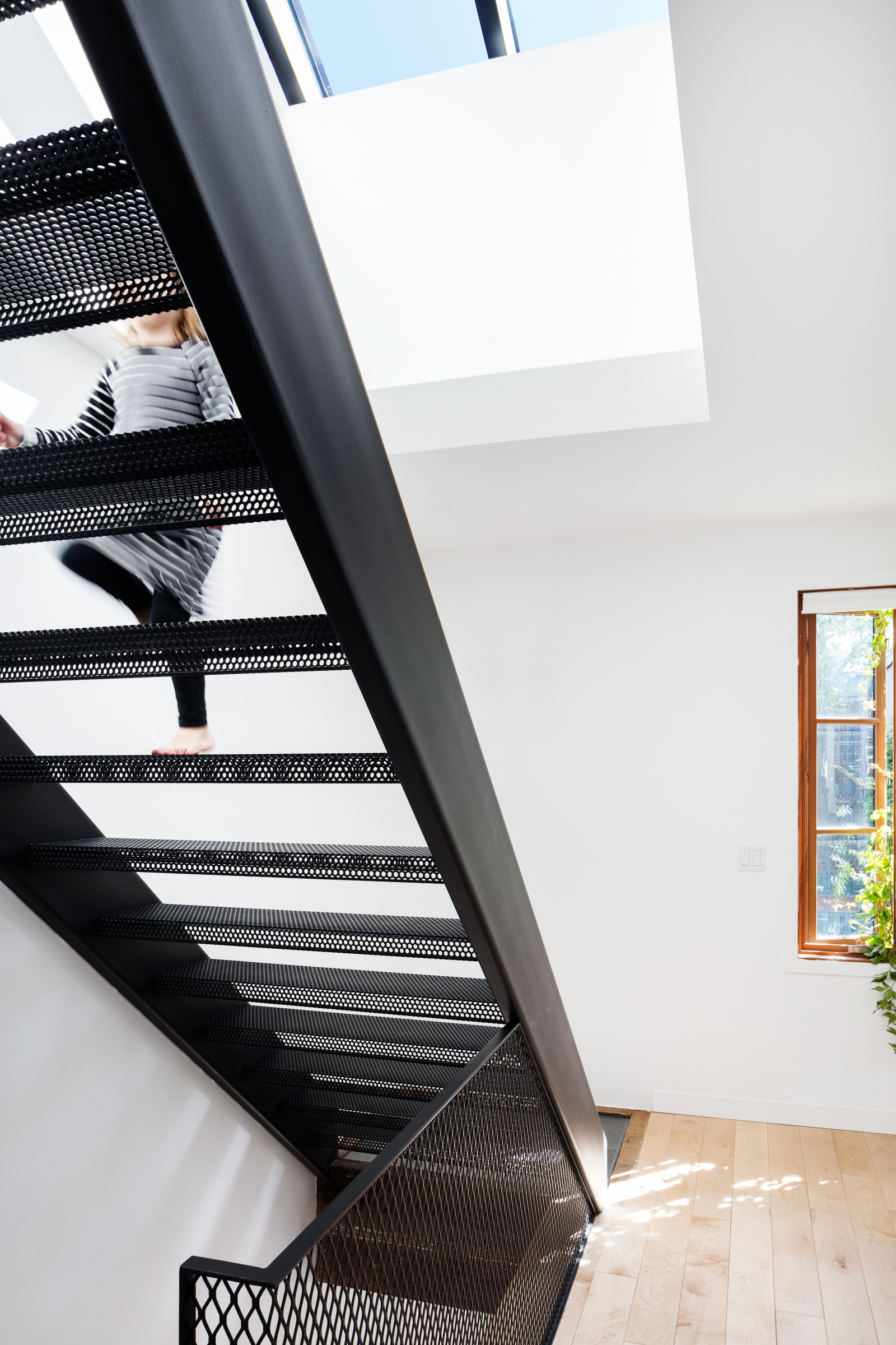 Residence Pontiac_The metal ridge by ALEXANDRE BERNIER ARCHITECTE ...