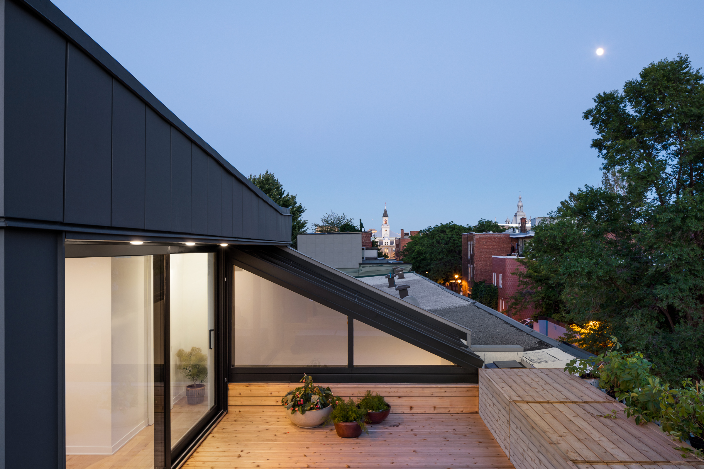 Residence Pontiac_The metal ridge by ALEXANDRE BERNIER ARCHITECTE ...