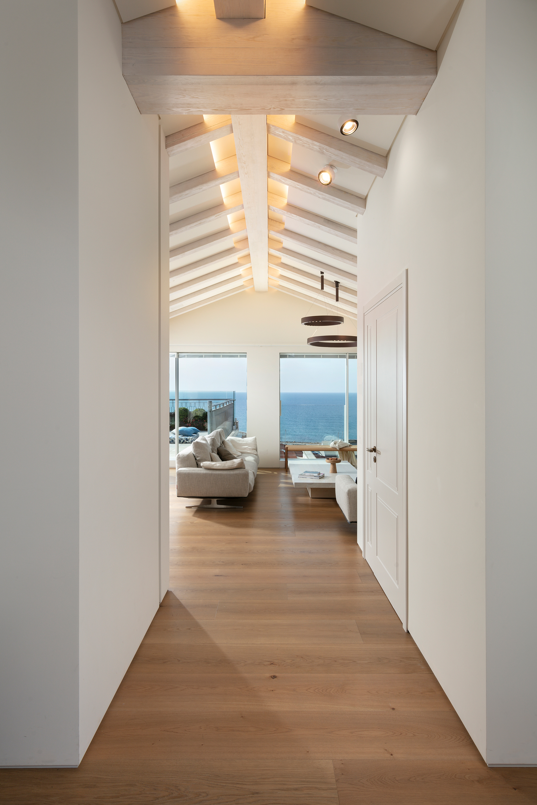 The Penthouse with Balconies - This Penthouse Has a Balcony for Every ...