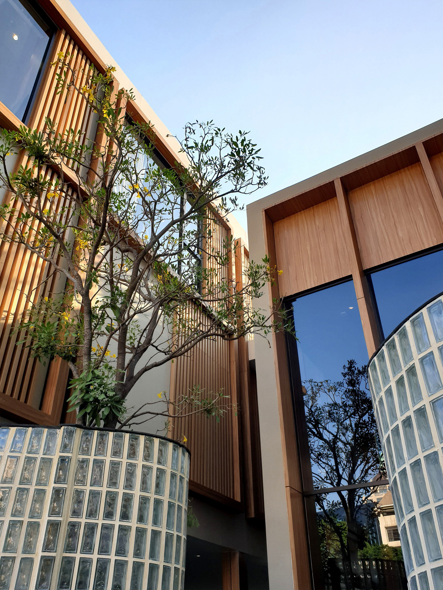 ROMM Covent Sales Gallery by Openbox Architects and Openbox Group ...