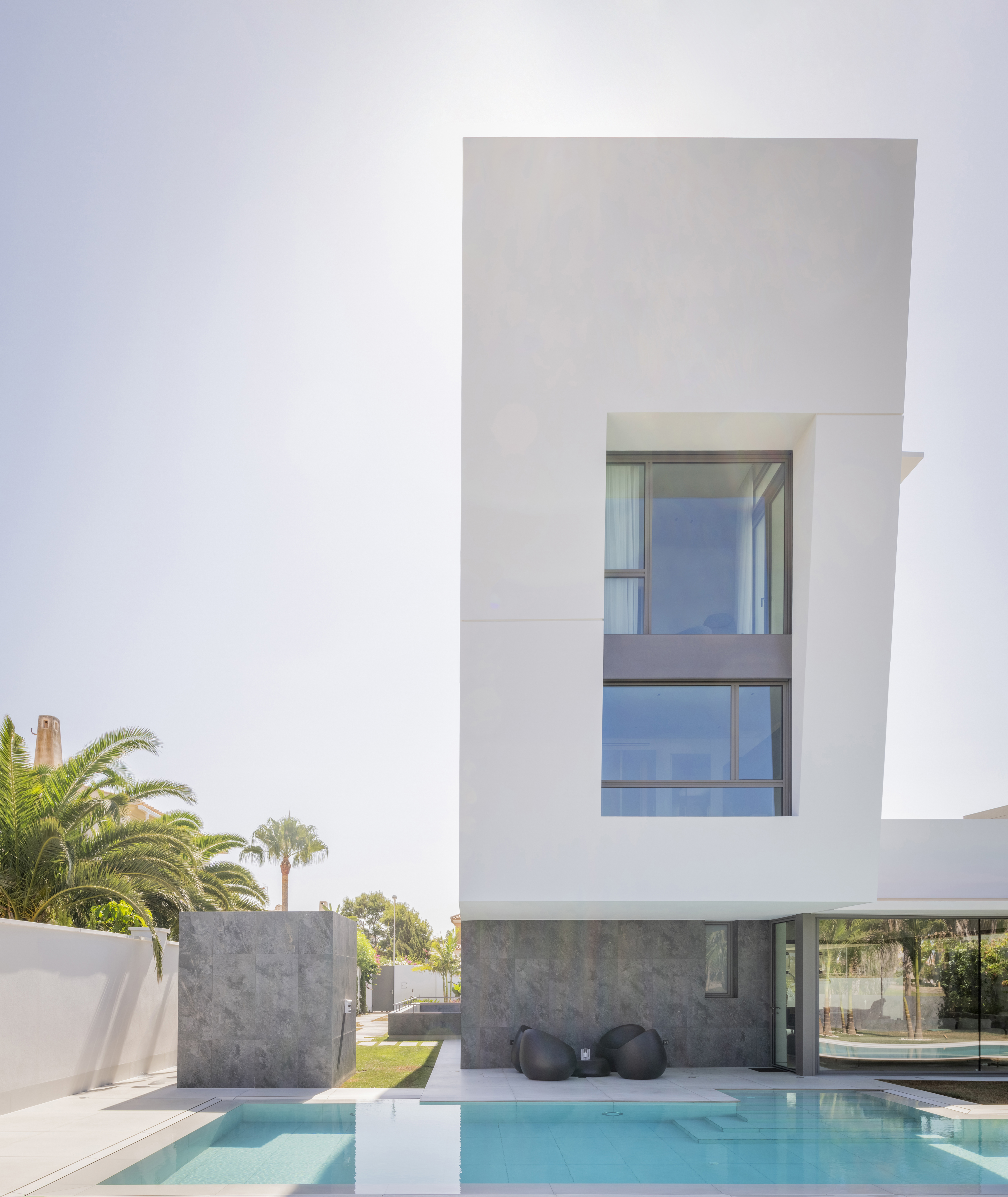A inhabitable landmark. Single family house in Playa Serena by Mariano ...