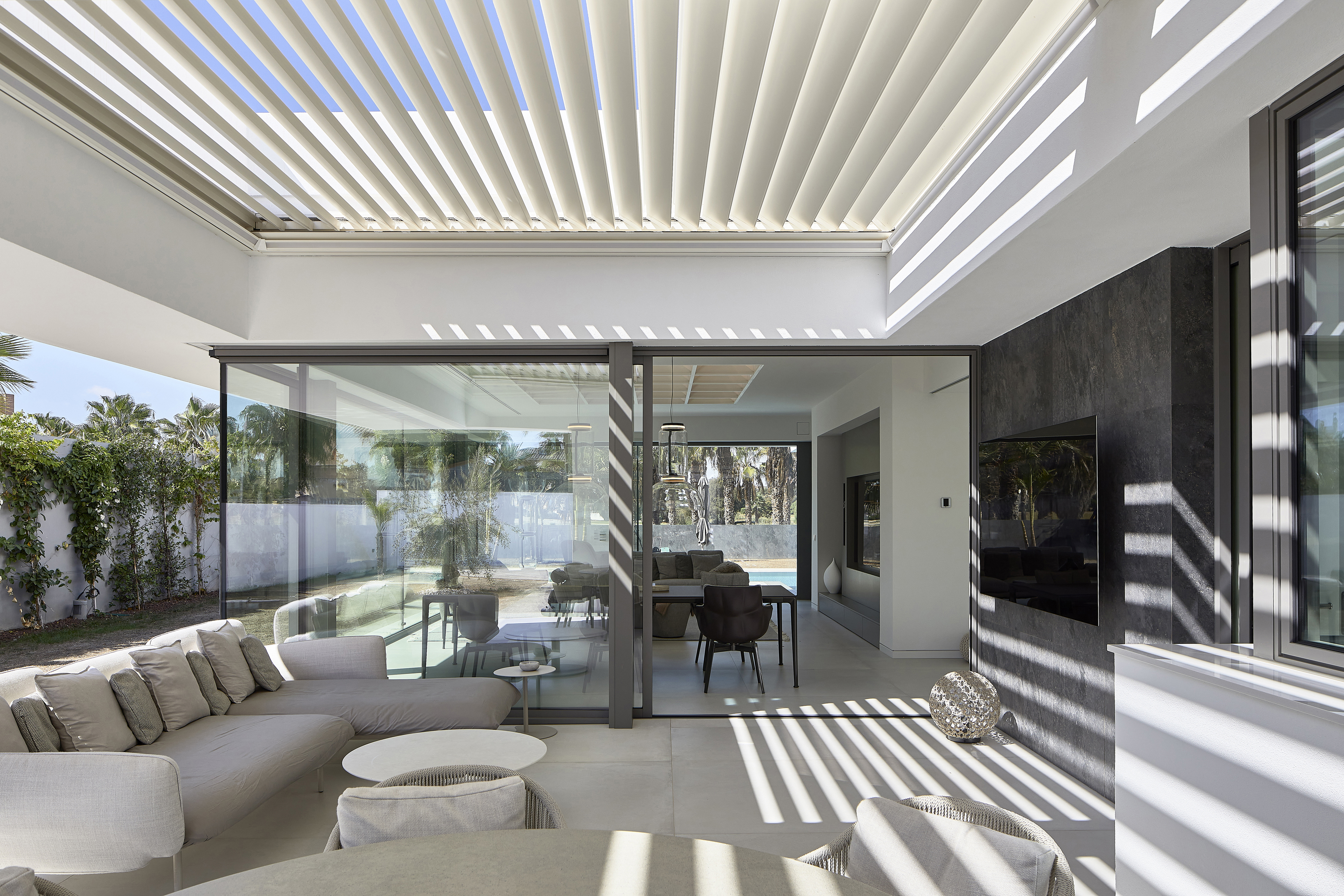 A inhabitable landmark. Single family house in Playa Serena by Mariano ...