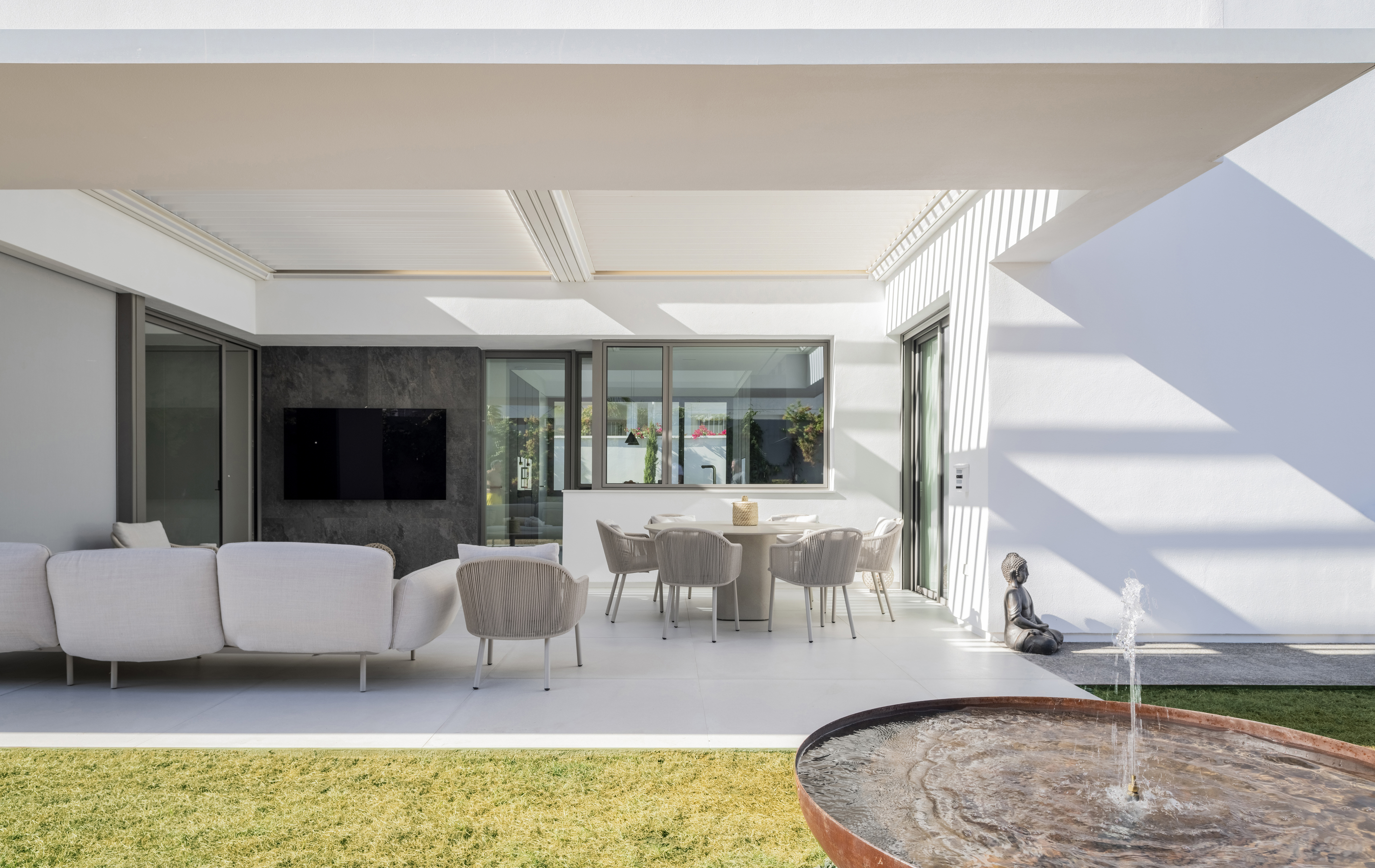 A inhabitable landmark. Single family house in Playa Serena by Mariano ...