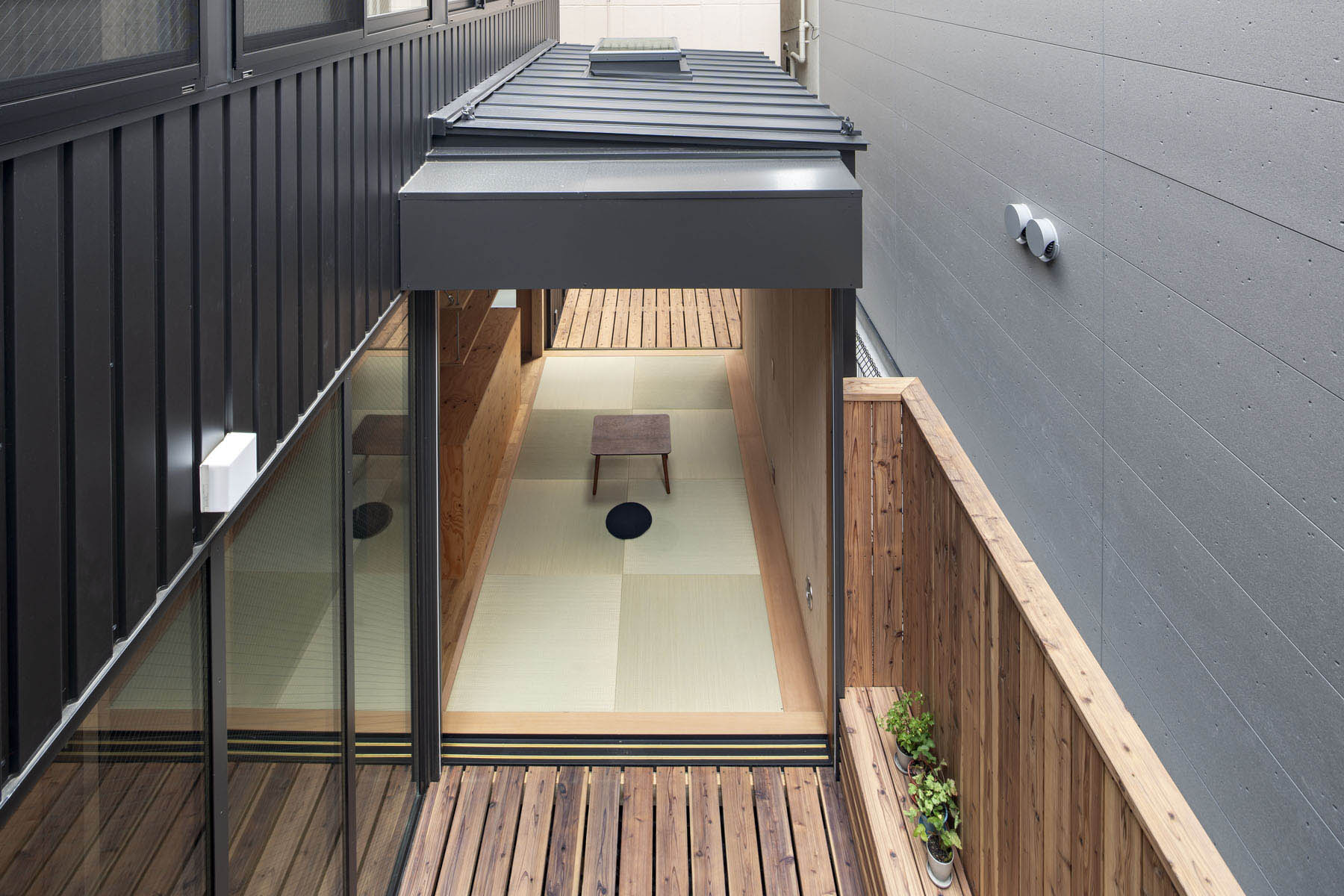 Idea 3835200: Rowhouse in Kikawa by yoshihiro yamamoto architects ...