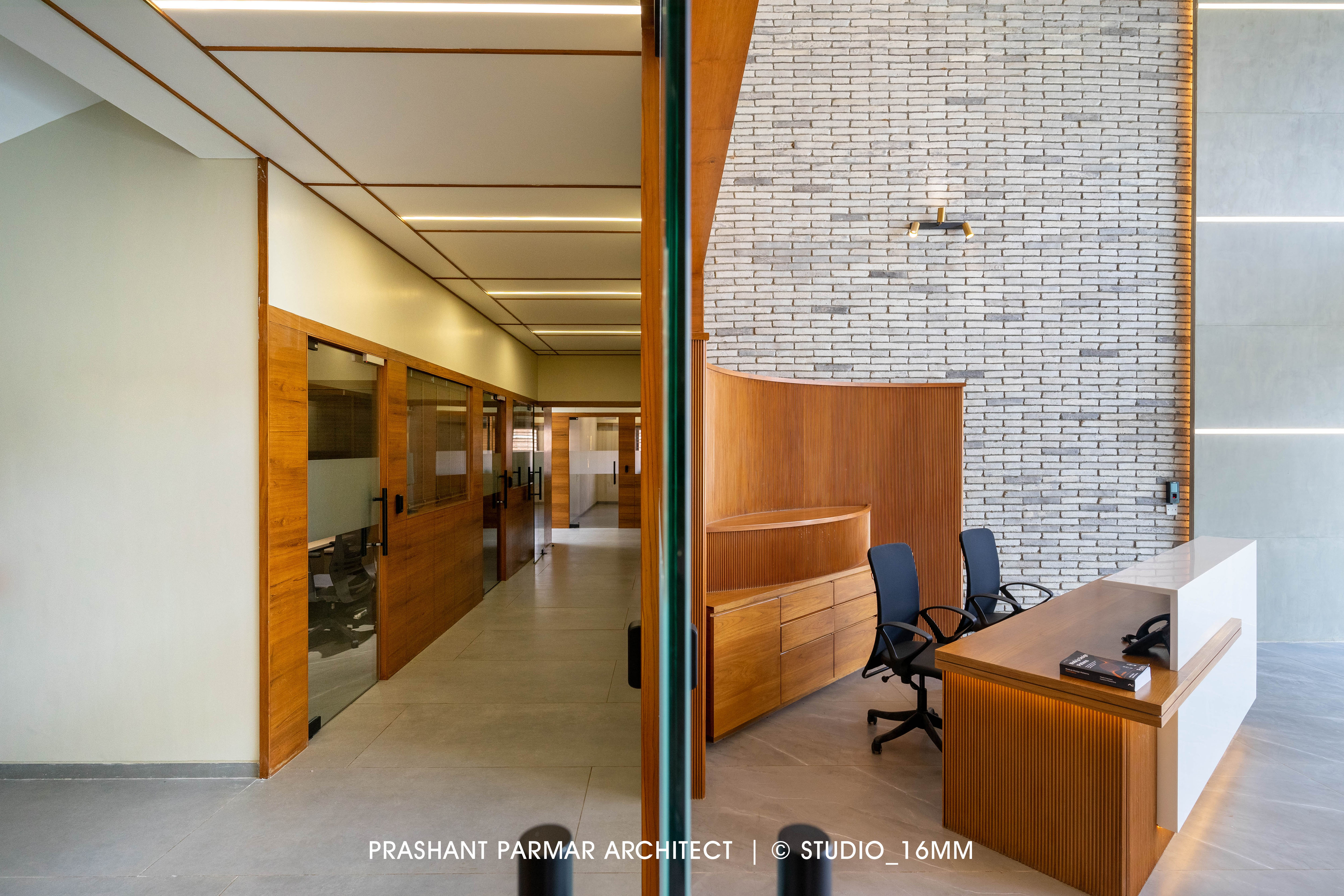 IT Corporate Office Design at SEZ, Gandhinagar by Prashant Parmar ...