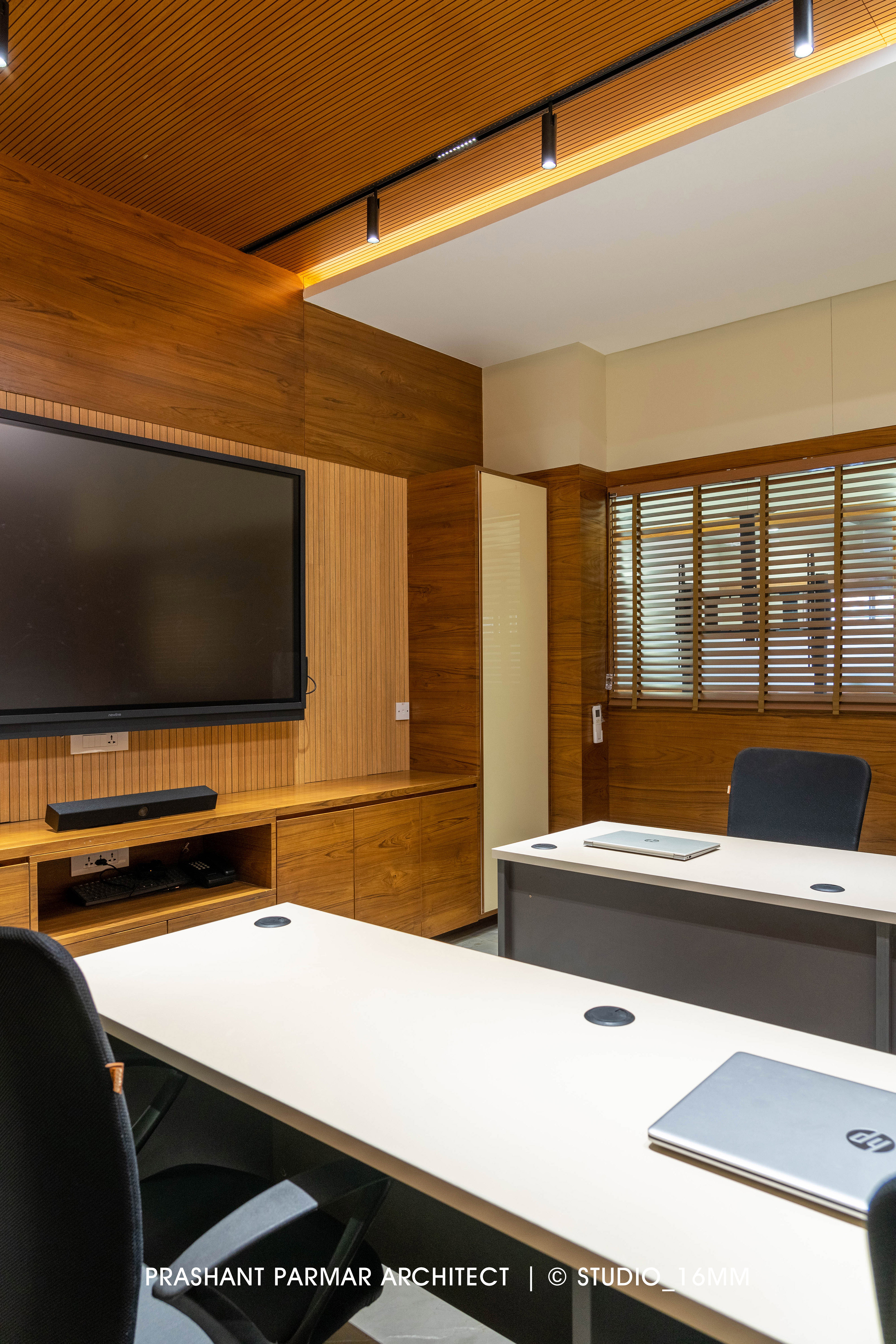 IT Corporate Office Design at SEZ, Gandhinagar by Prashant Parmar ...