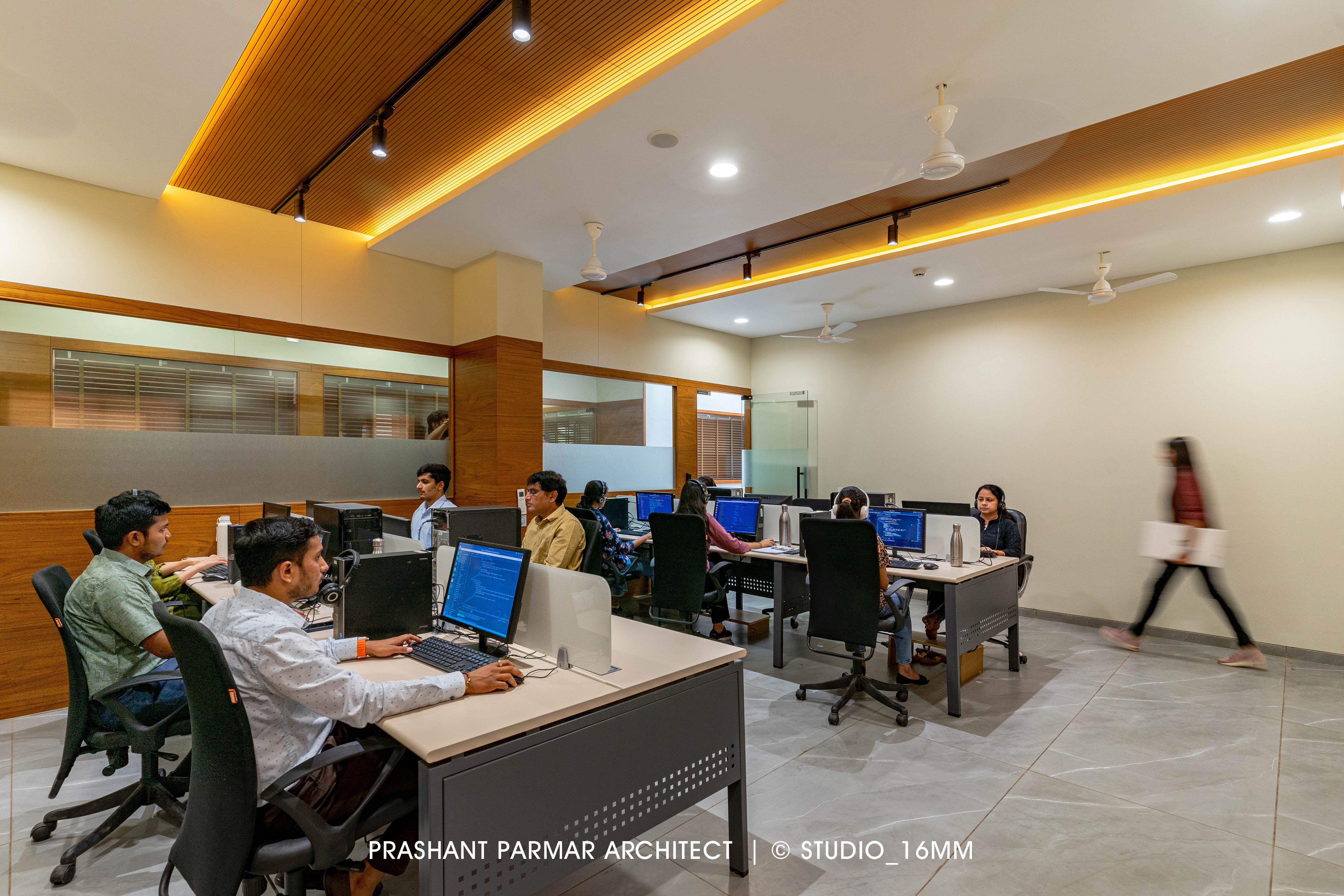 IT Corporate Office Design at SEZ, Gandhinagar by Prashant Parmar ...