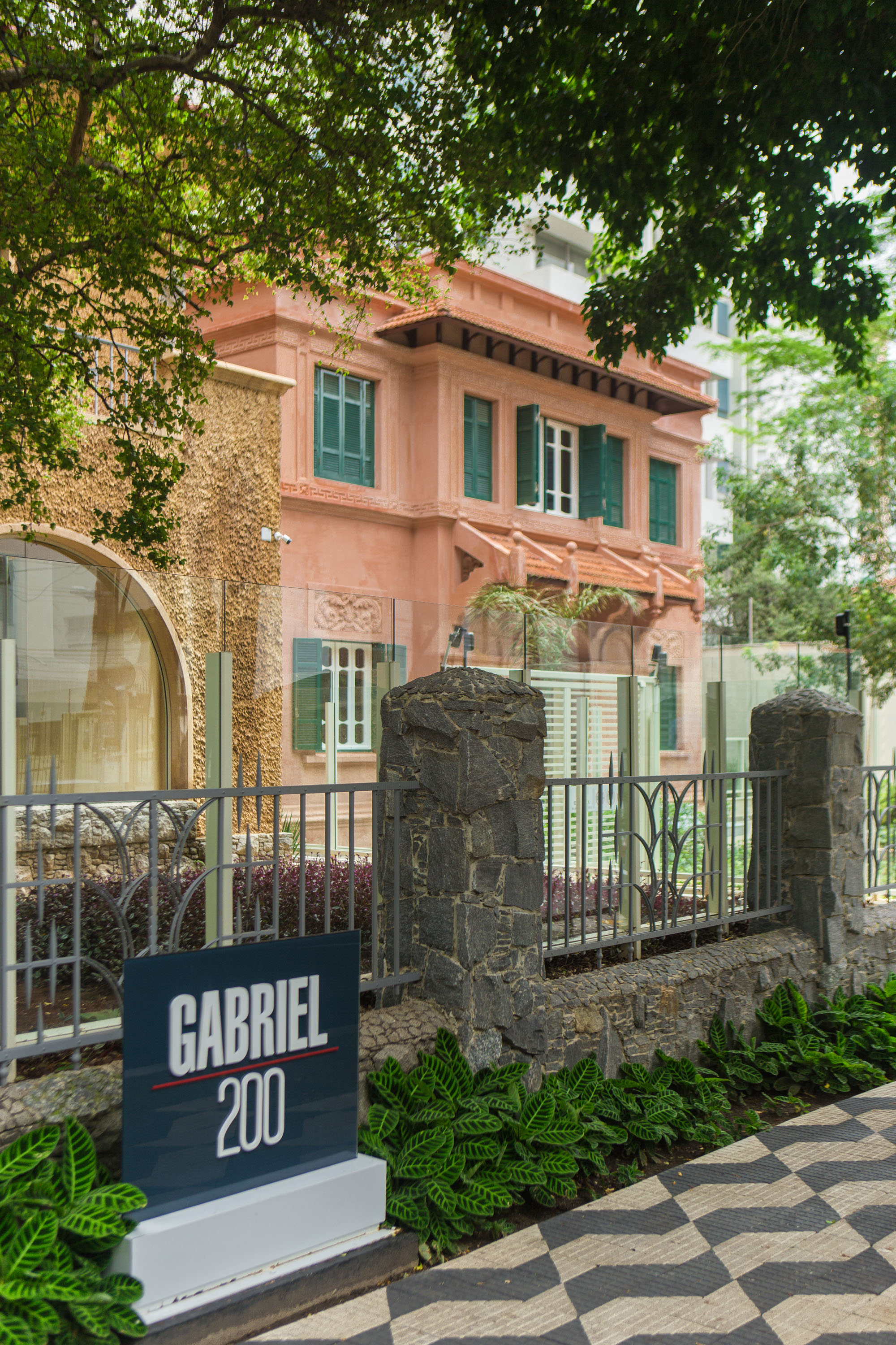 Gabriel dos Santos Building by MDAD - Architizer
