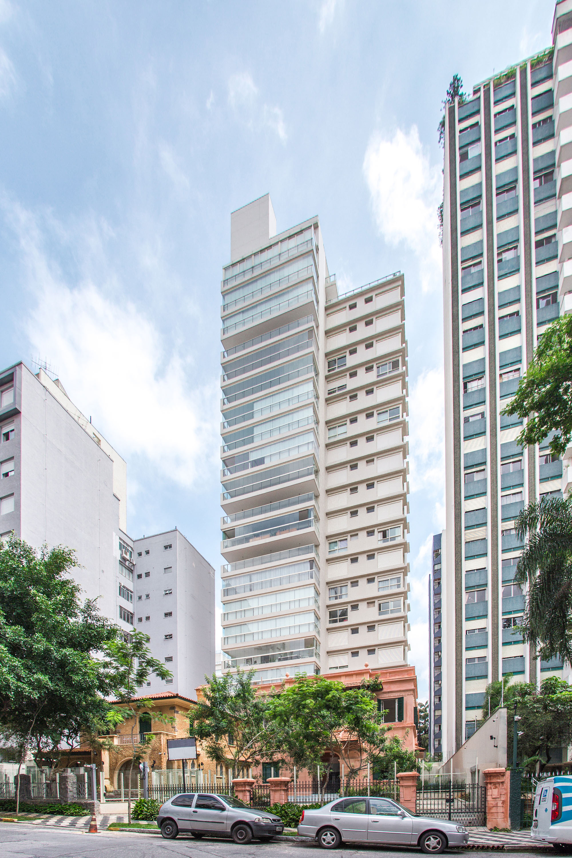 Gabriel dos Santos Building by MDAD - Architizer