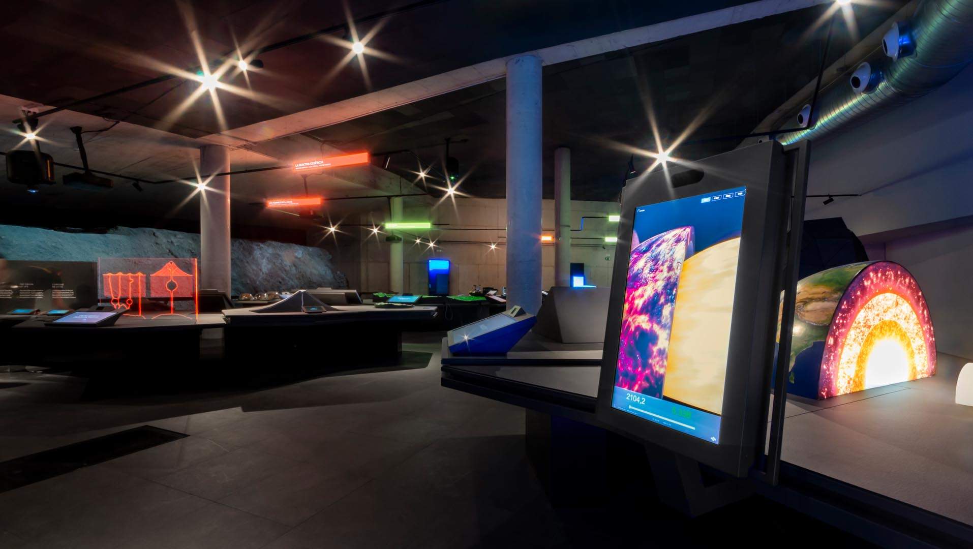 INTERACTIVE EXHIBITION. ESPAI CRÀTER by Indissoluble S.L. - Architizer