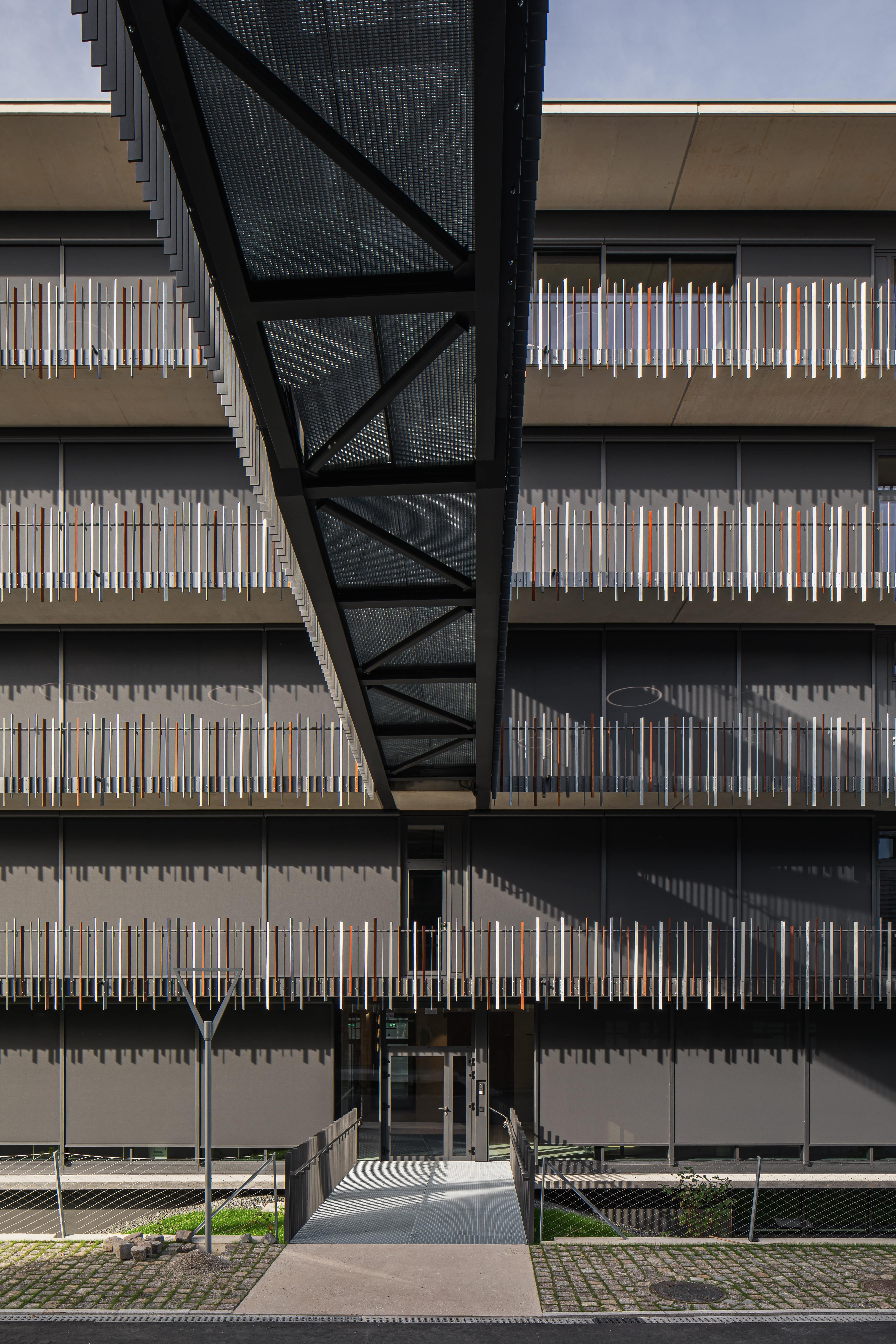 'Am Inn' Office Building - Redensification in the Industrial Area by ...