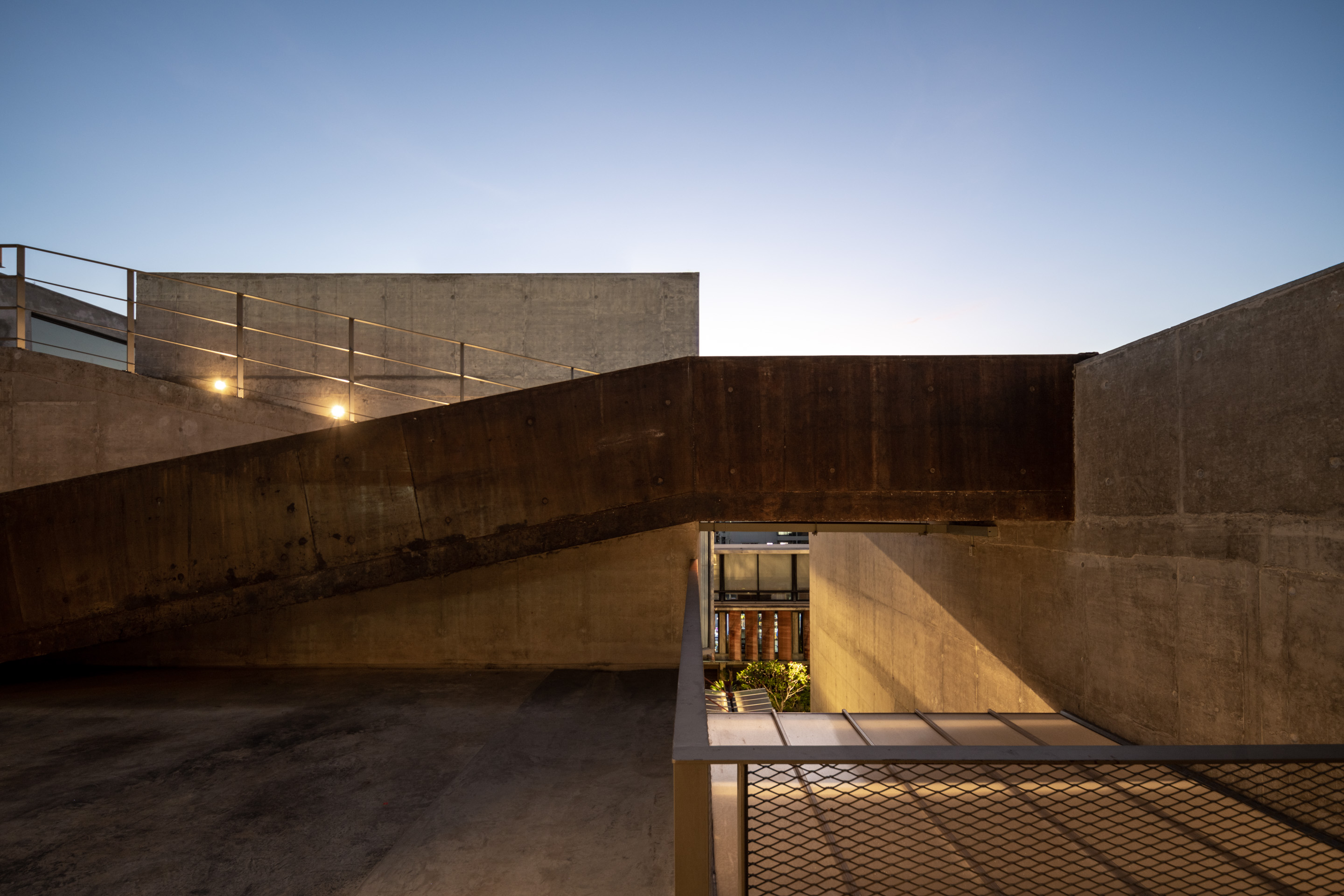 Jim Thompson Art Center by Design Qua - Architizer