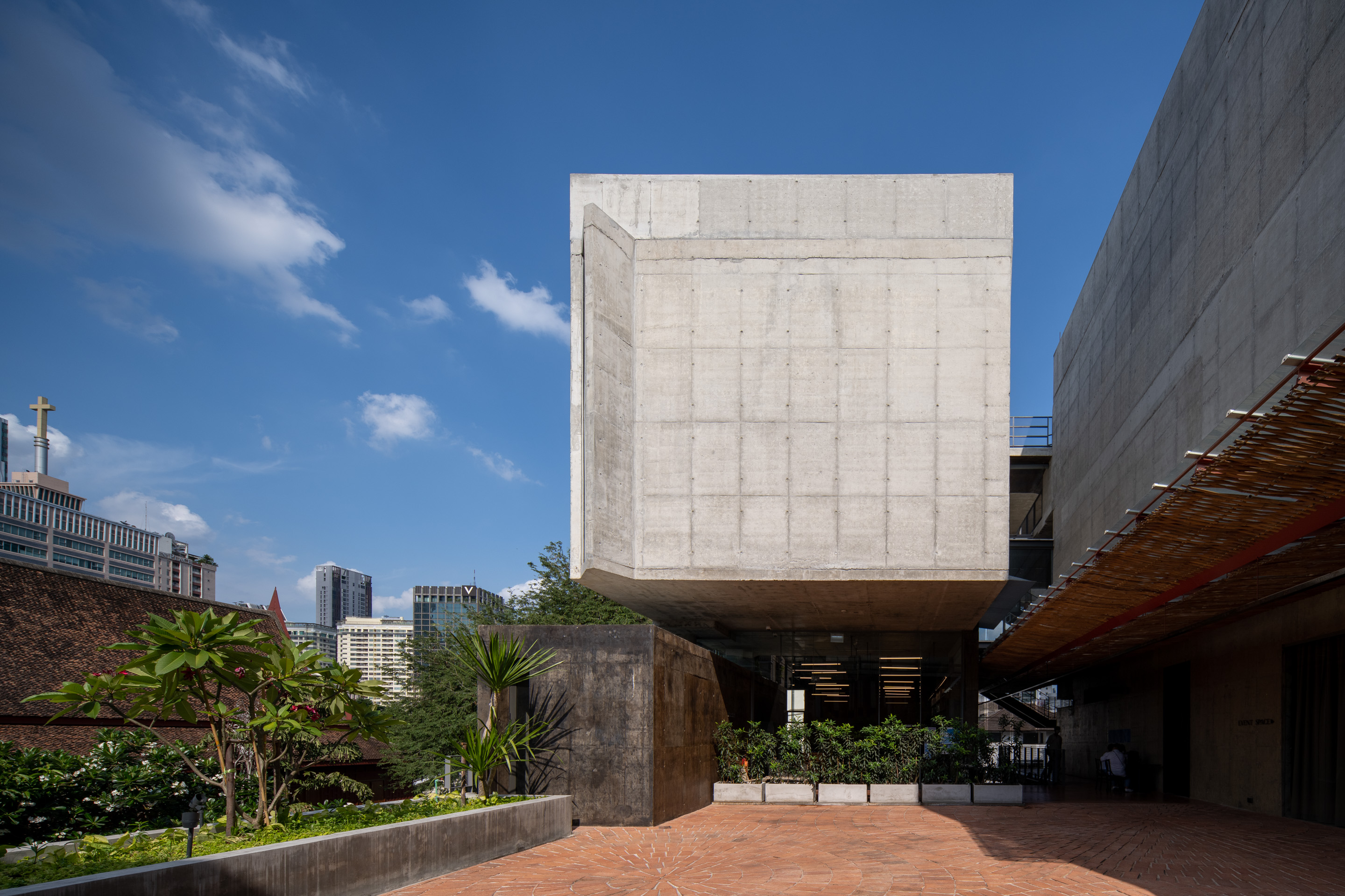 Jim Thompson Art Center by Design Qua - Architizer