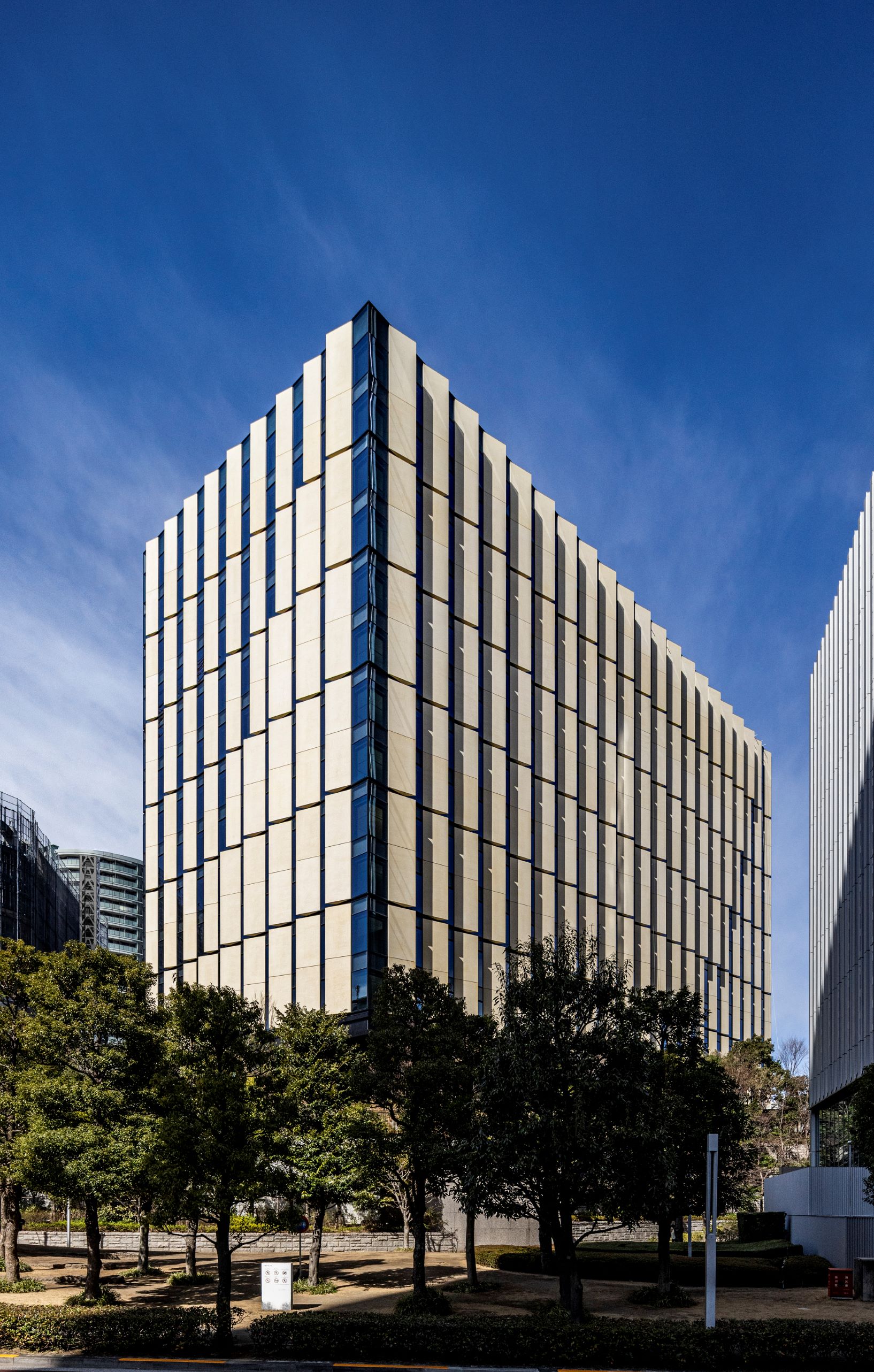 JR MEGURO MARC BUILDING by NIKKEN SEKKEI LTD - Architizer