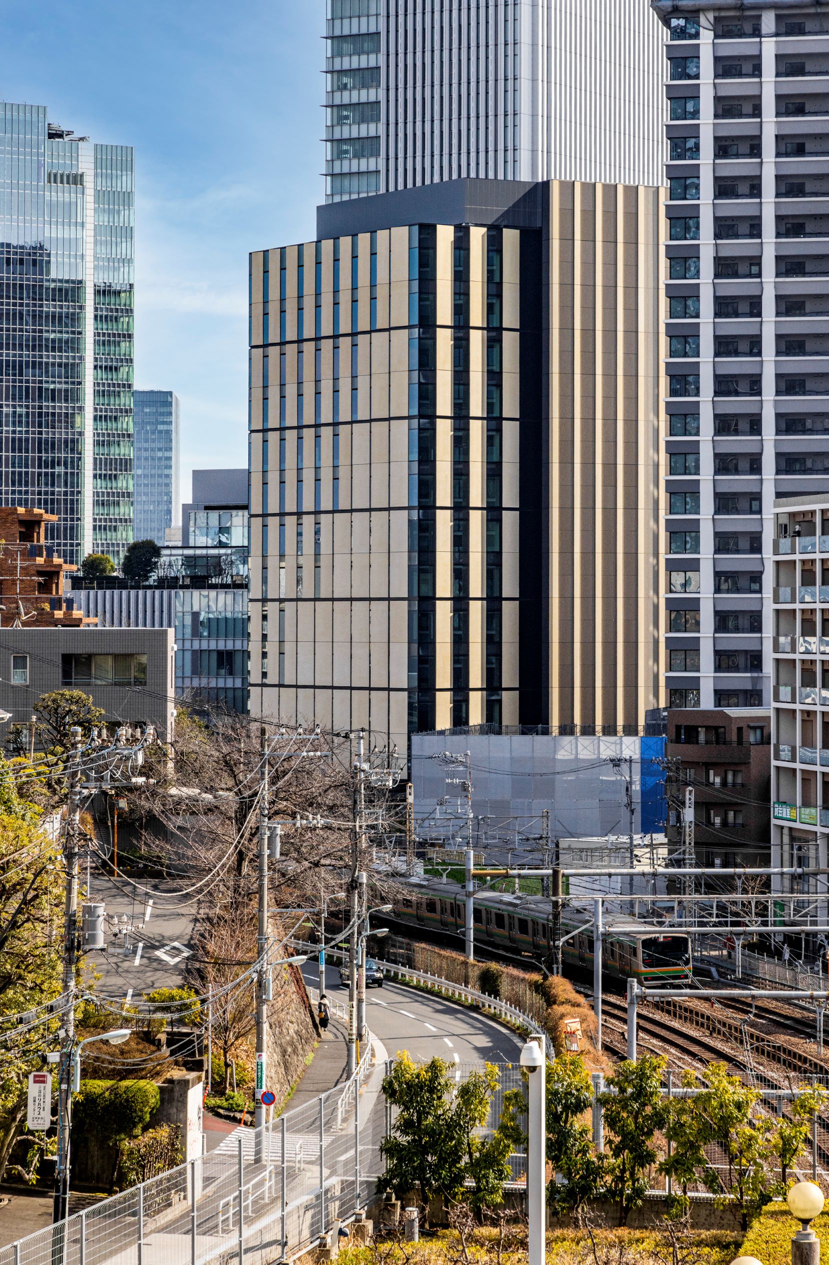 JR MEGURO MARC BUILDING by NIKKEN SEKKEI LTD - Architizer