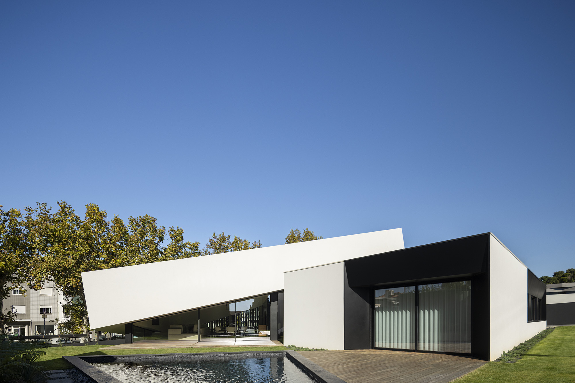 TILT HOUSE by MUTANT ARQUITECTURA & DESIGN - Architizer