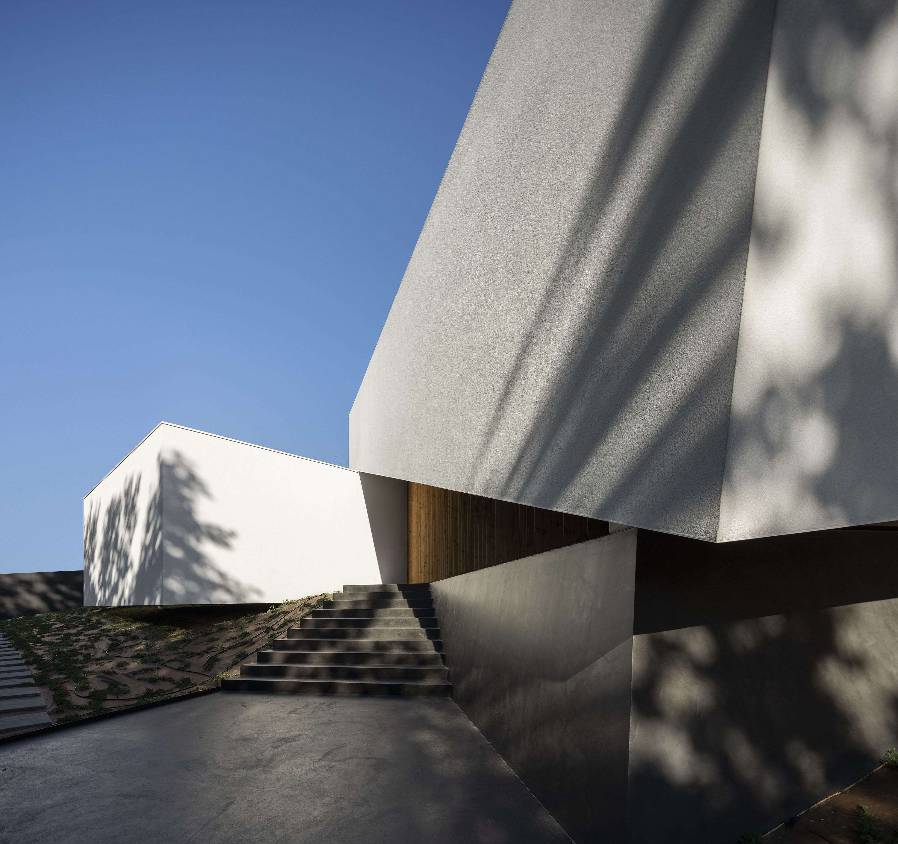 TILT HOUSE by MUTANT ARQUITECTURA & DESIGN - Architizer