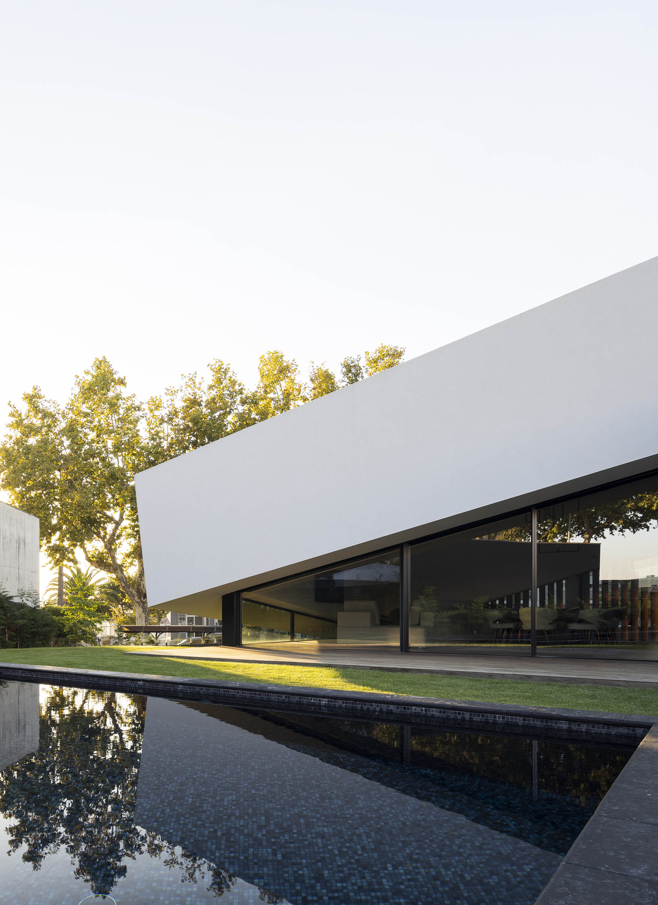 TILT HOUSE by MUTANT ARQUITECTURA & DESIGN - Architizer