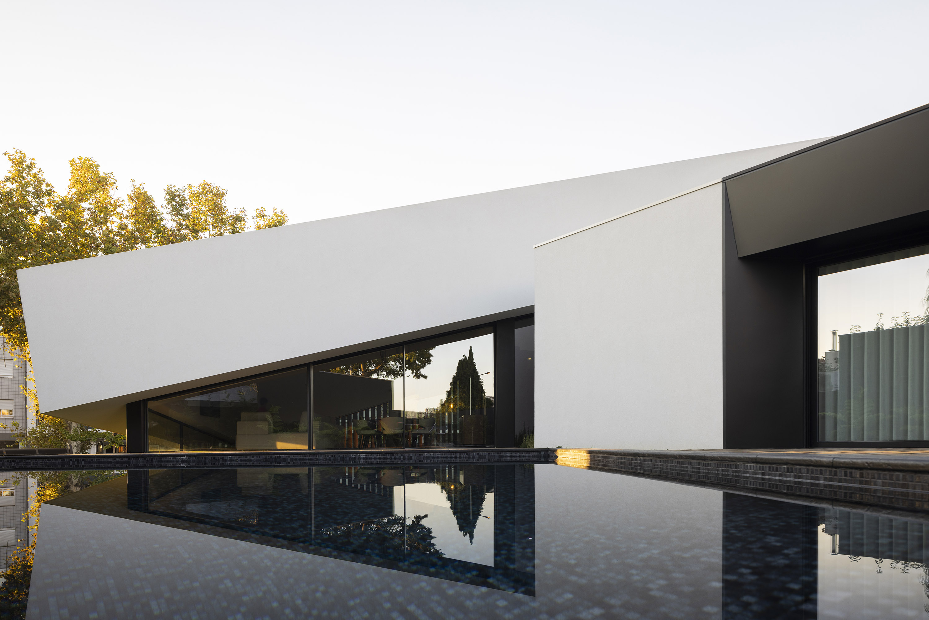 TILT HOUSE by MUTANT architecture & design - Architizer