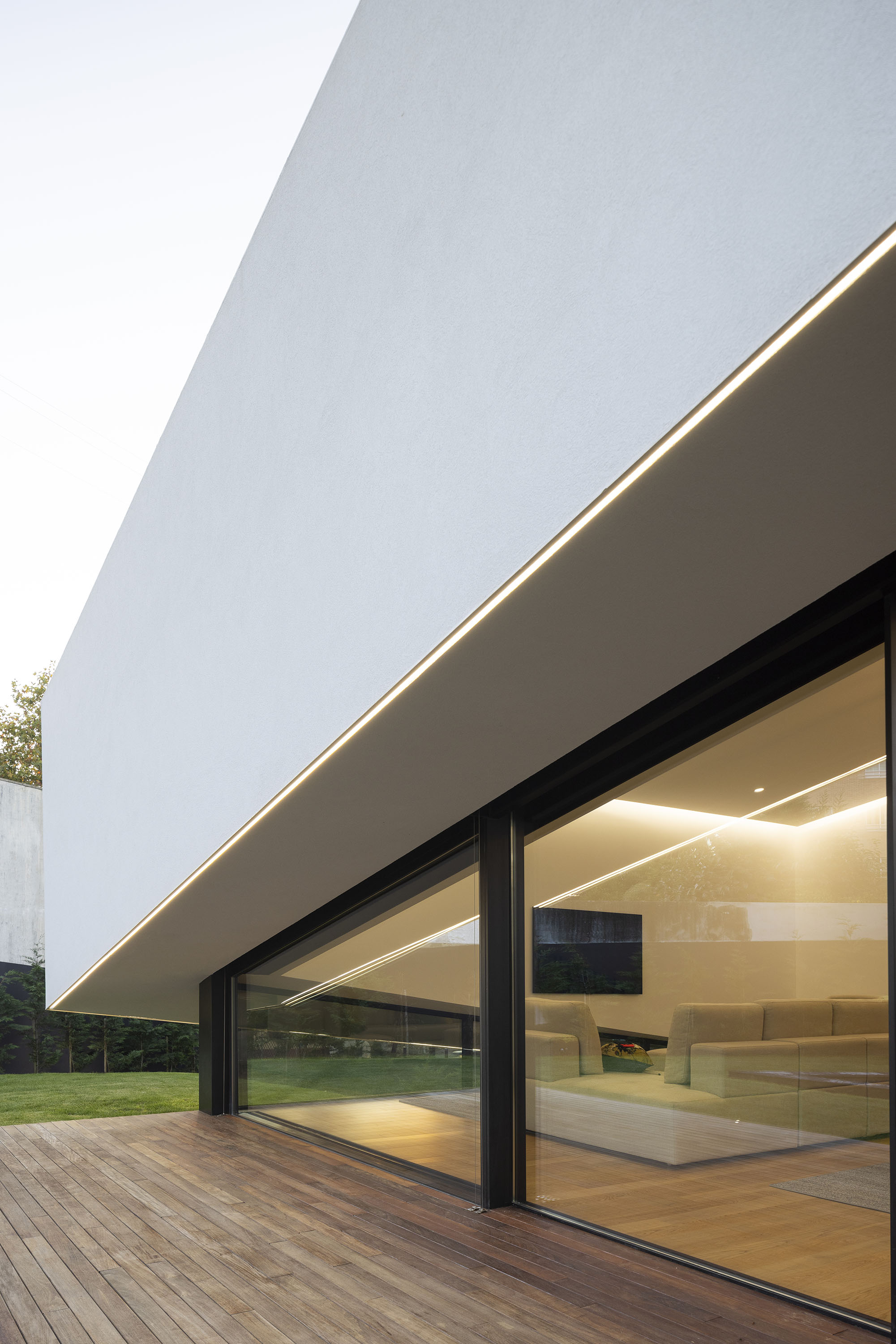 TILT HOUSE by MUTANT ARQUITECTURA & DESIGN - Architizer