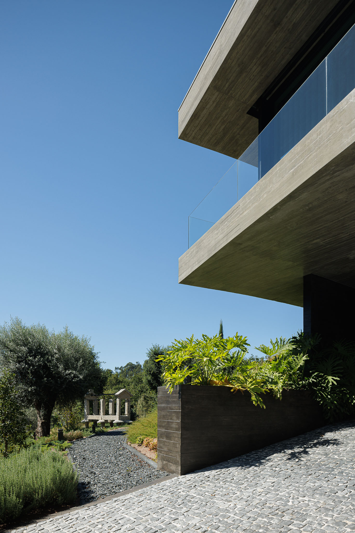 CASA DE BOURO by MUTANT ARQUITECTURA & DESIGN - Architizer