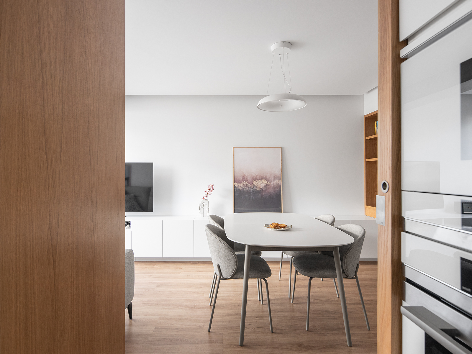 Idea 3862177: Capitães de Abril Apartment by Estúdio AMATAM in Almada ...