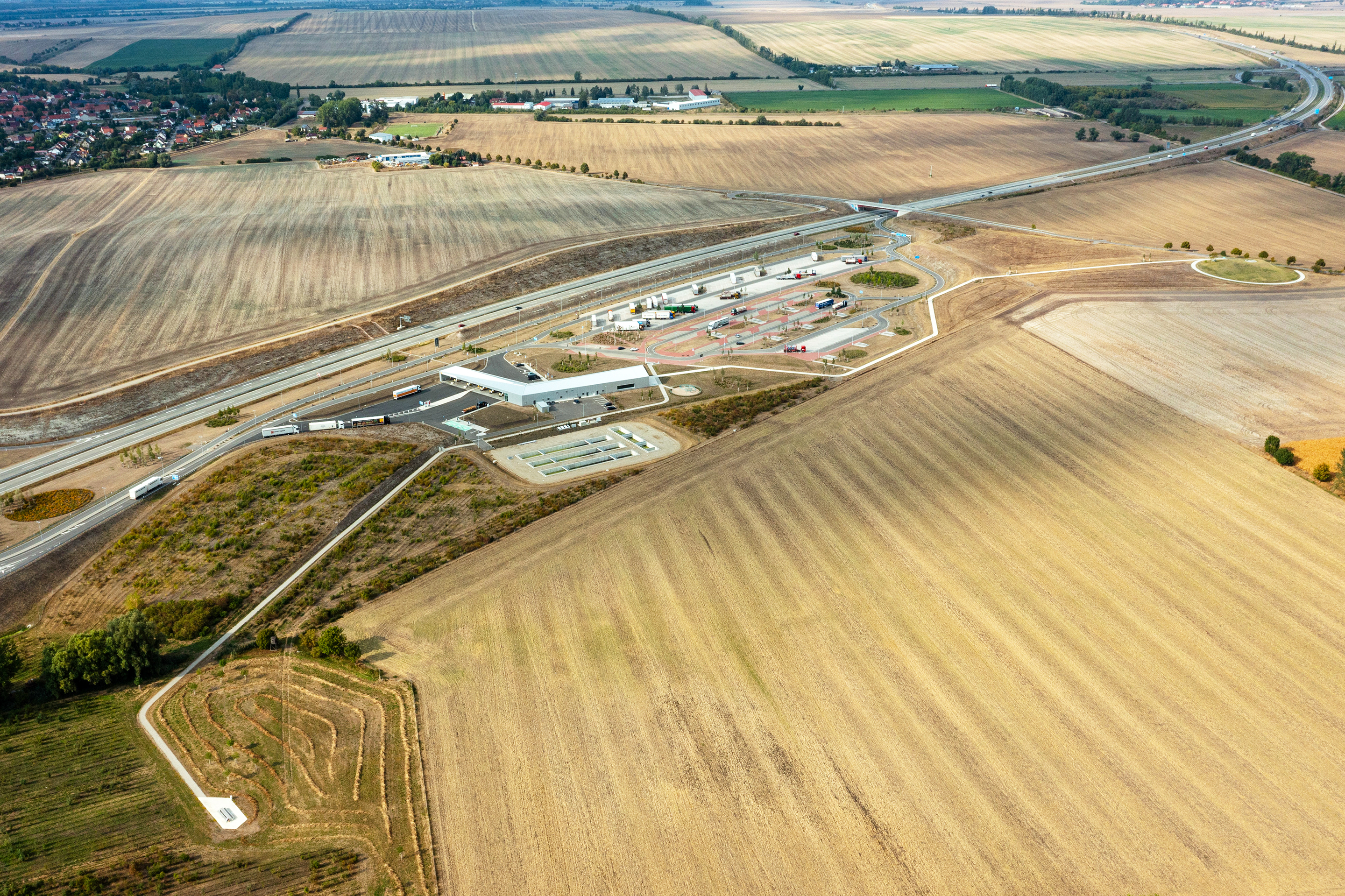 Leubinger Fürstenhügel service station by MONO Architekten - Architizer