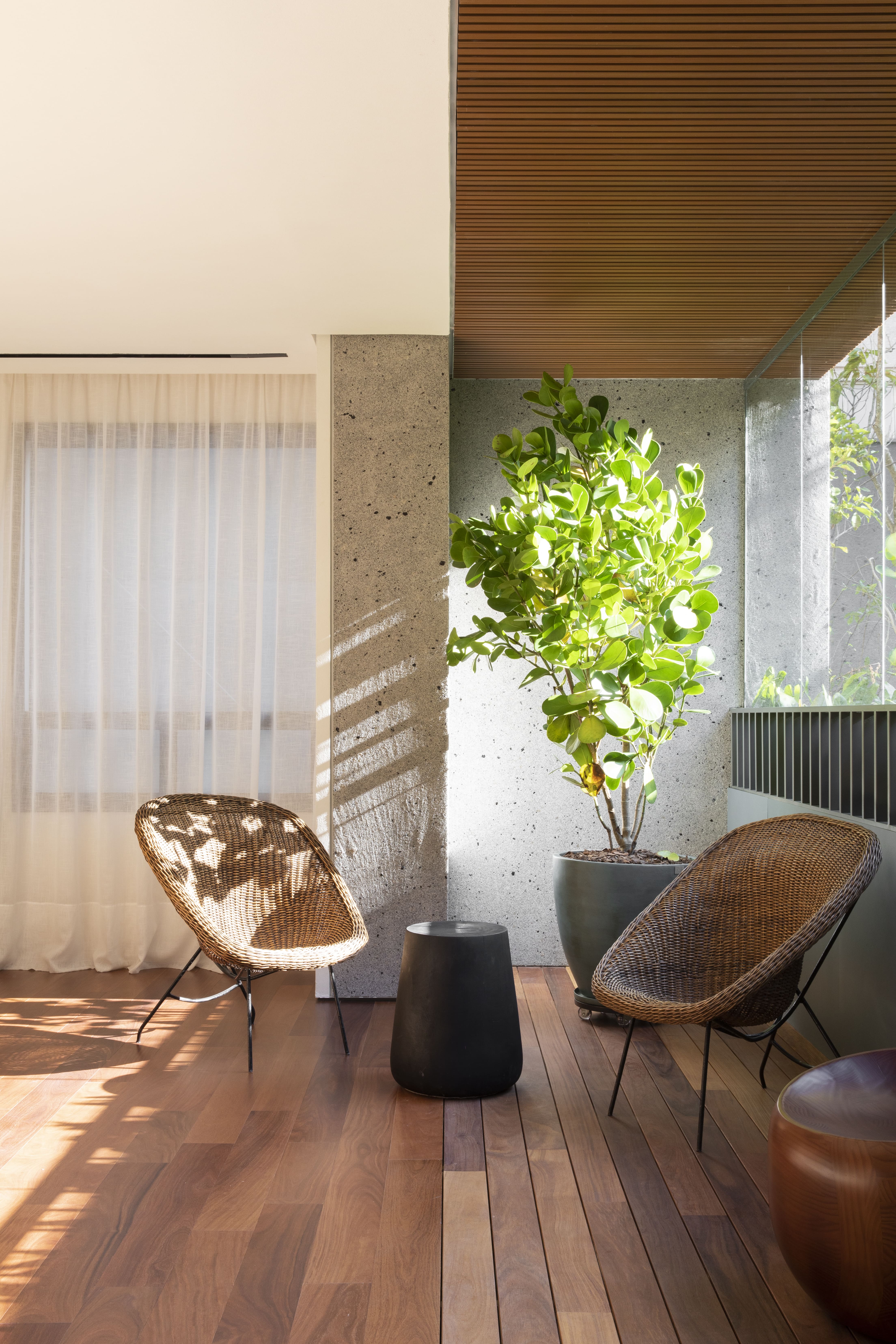 Melo Alves 645 Apartment by Matheus Farah e Manoel Maia Arquitetura ...