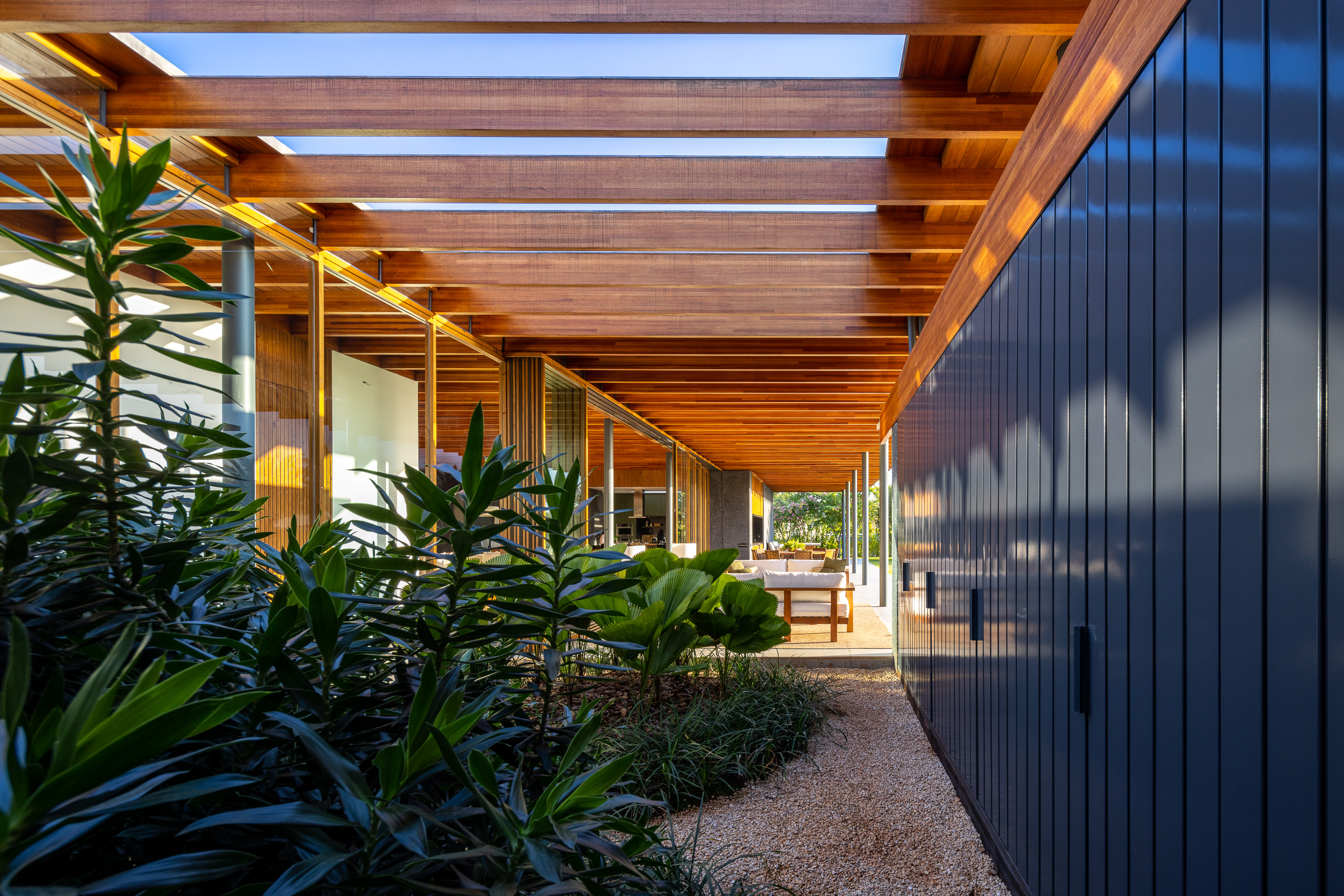 Madeira House by Matheus Farah e Manoel Maia Arquitetura - Architizer