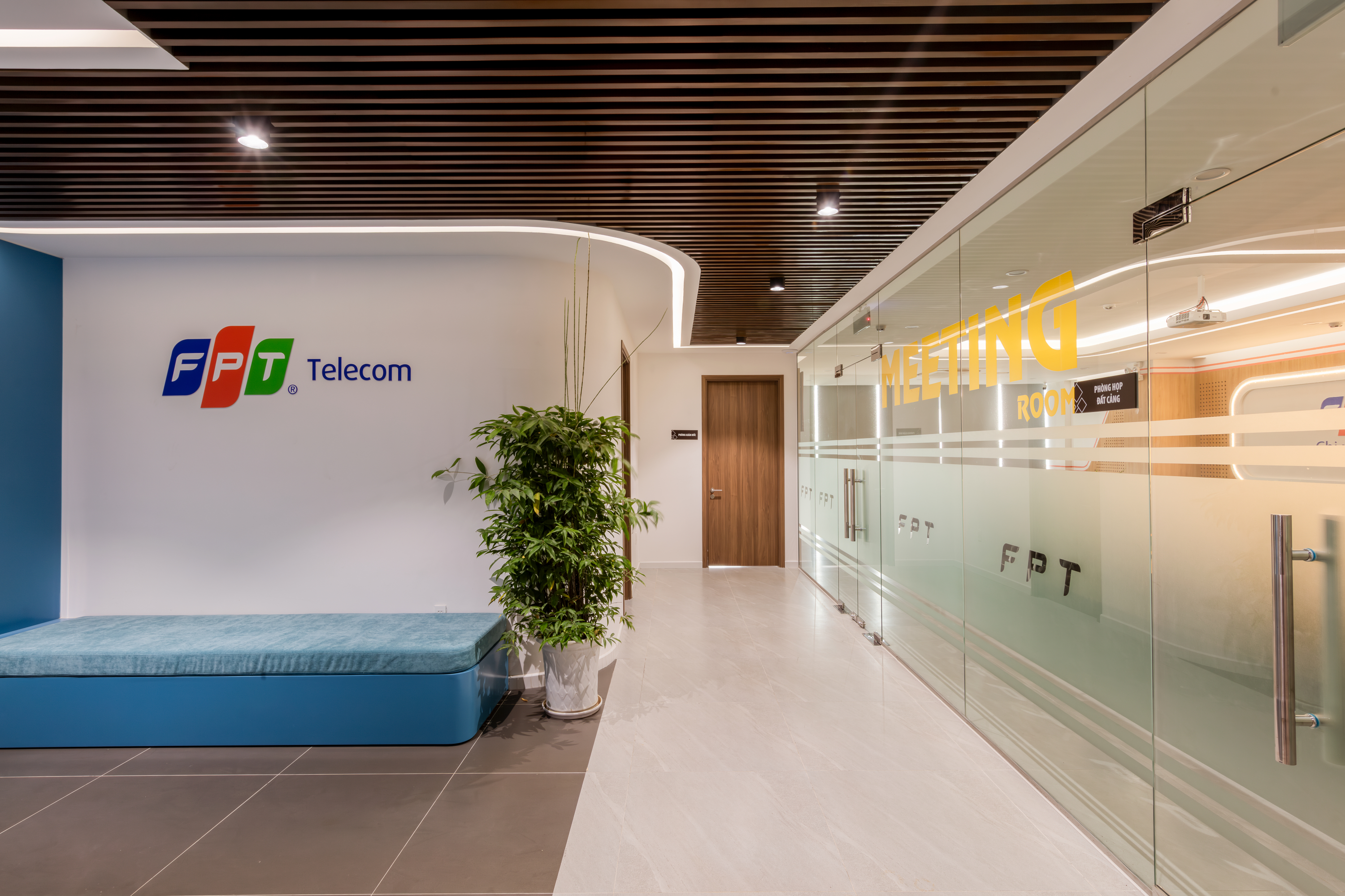 FPT TELECOM OFFICE by XMArchitect - Architizer