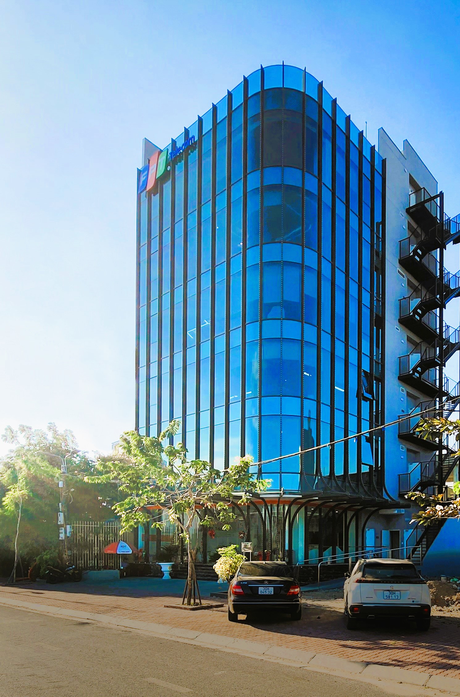 FPT TELECOM OFFICE by XMArchitect - Architizer