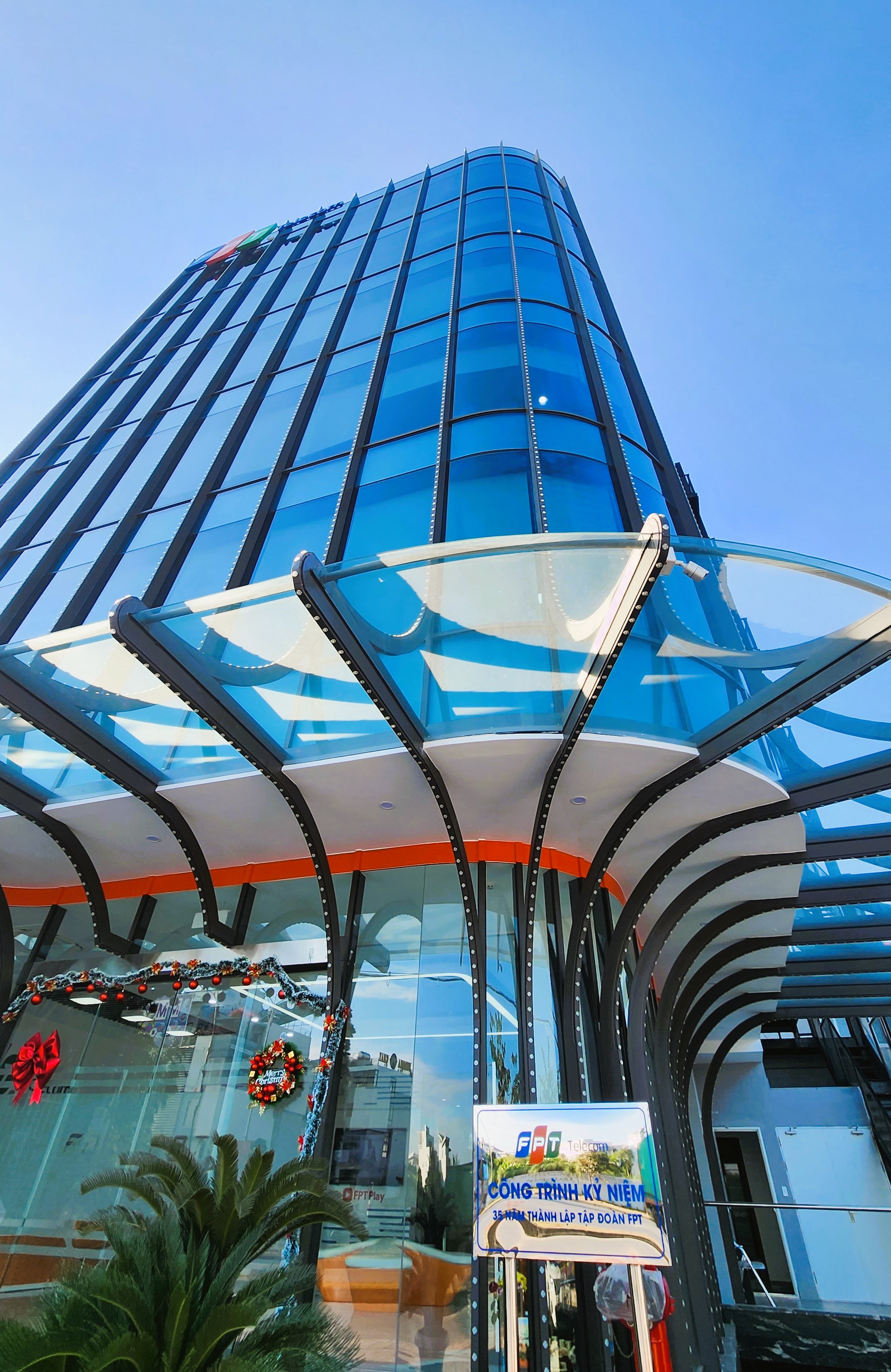 FPT TELECOM OFFICE by XMArchitect - Architizer