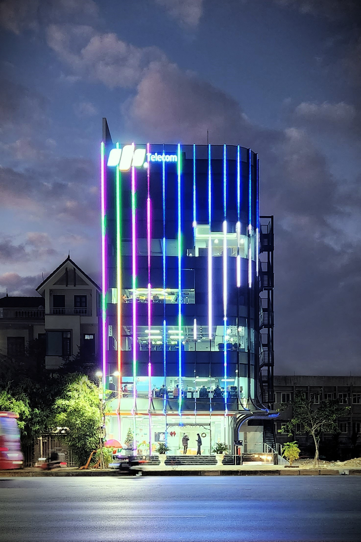 FPT TELECOM OFFICE by XMArchitect - Architizer