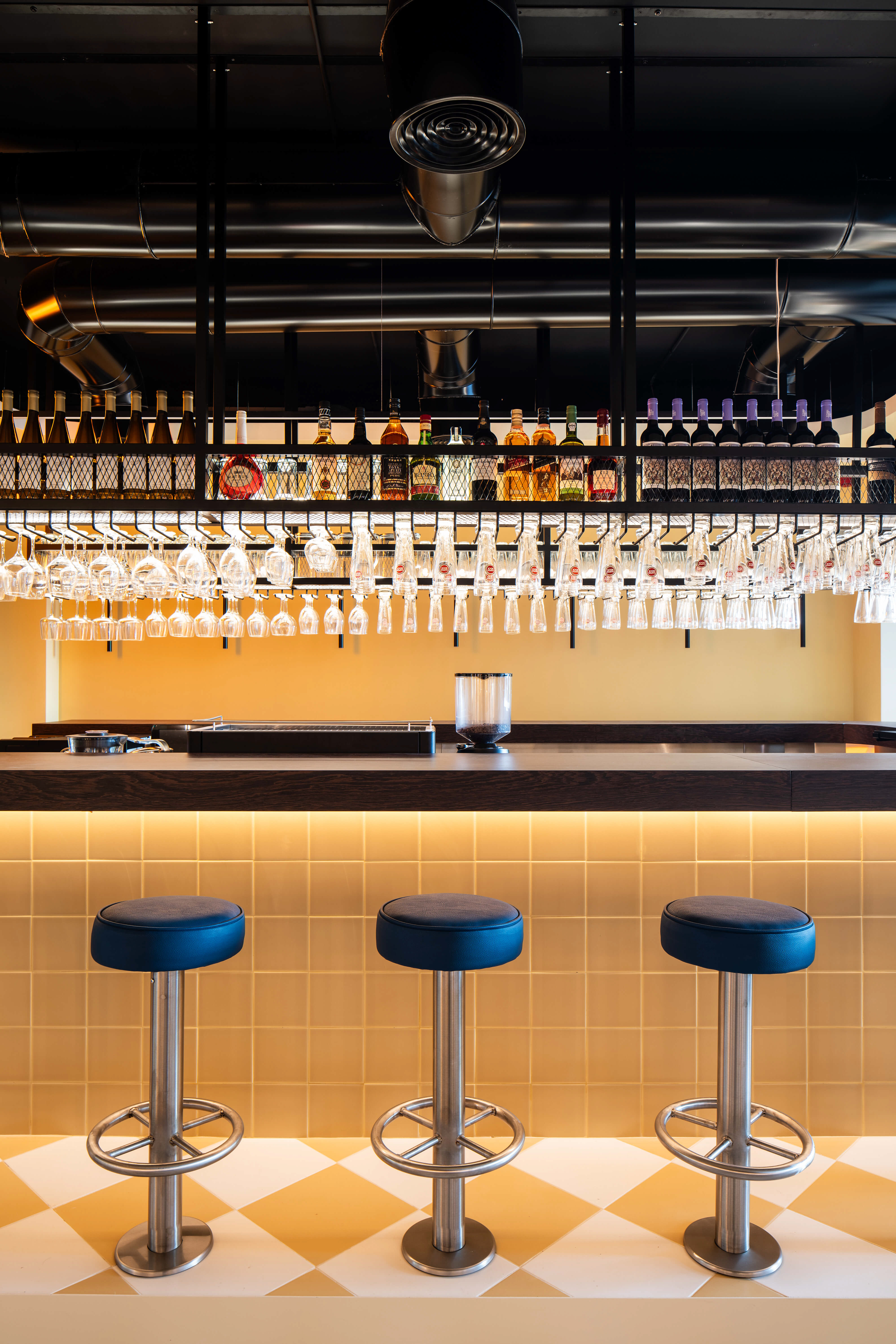 RM RESTAURANT&SNACK BAR by ESQVTA | interior design & architecture ...
