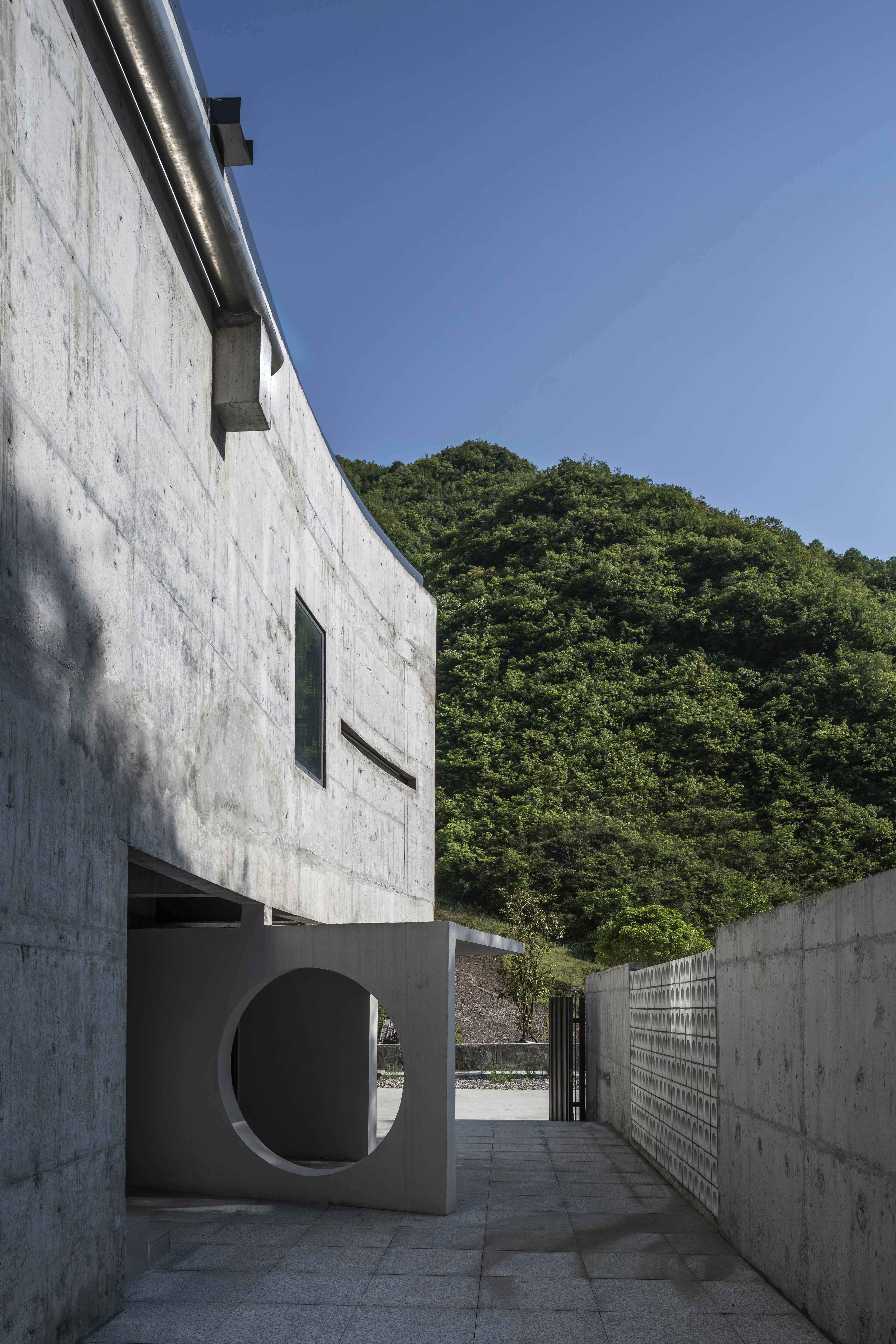 Idea 3879936: Cliff House by LI WENXI ARCHITECTS 郦文曦建筑事务所 in Shiyan ...