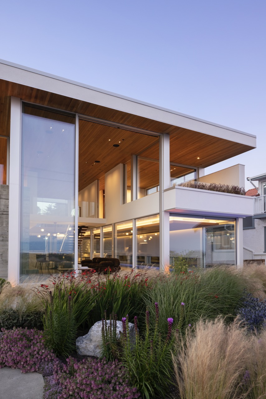 Clover Point Residence by Frits de Vries Architects + Associates Ltd ...