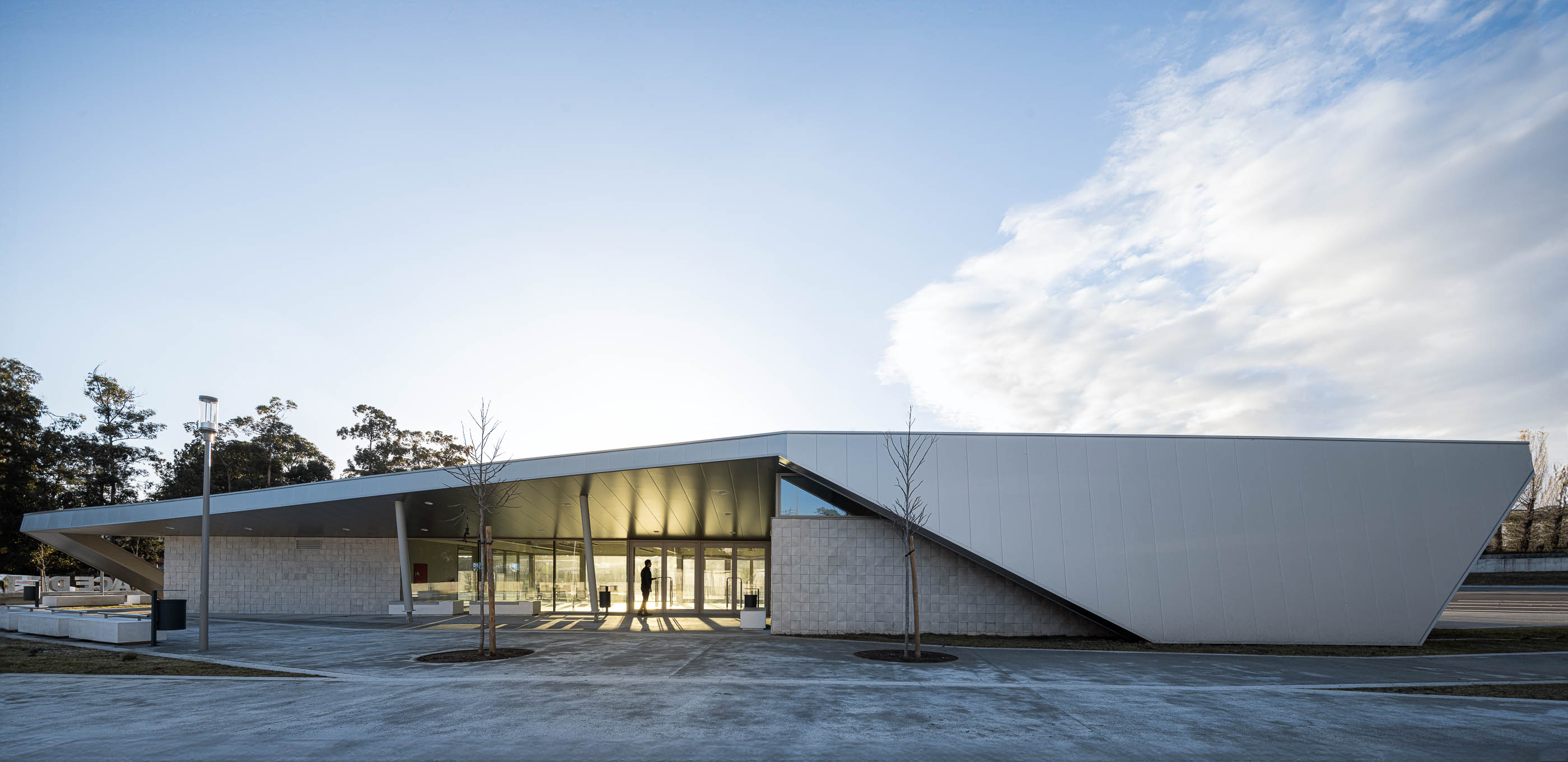 Interface de Transportes Lourosa-Fiães by Atelier d'Arquitectura Lopes ...