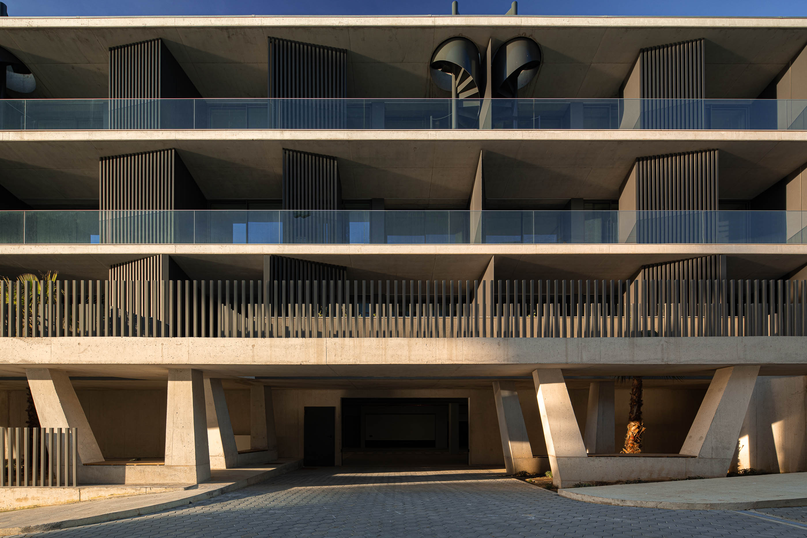 Seashore - Apartment Building by Atelier d'Arquitectura Lopes da Costa ...