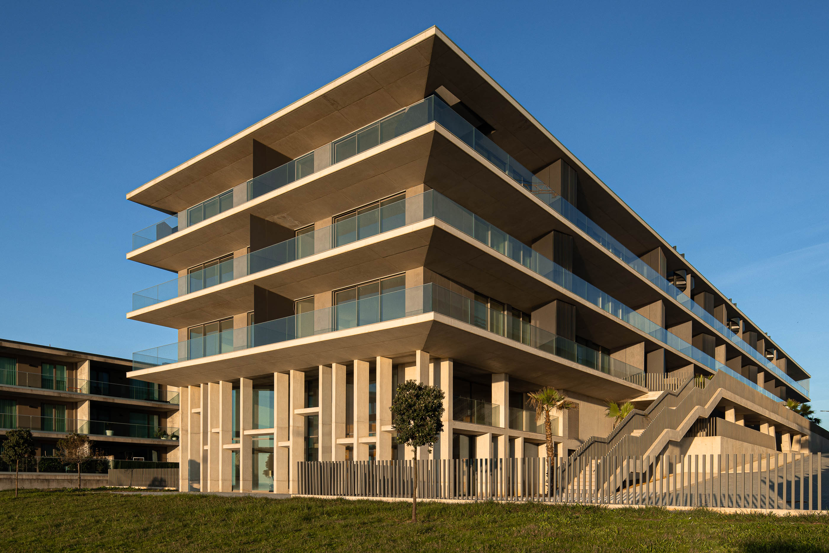 Seashore - Apartment Building by Atelier d'Arquitectura Lopes da Costa ...