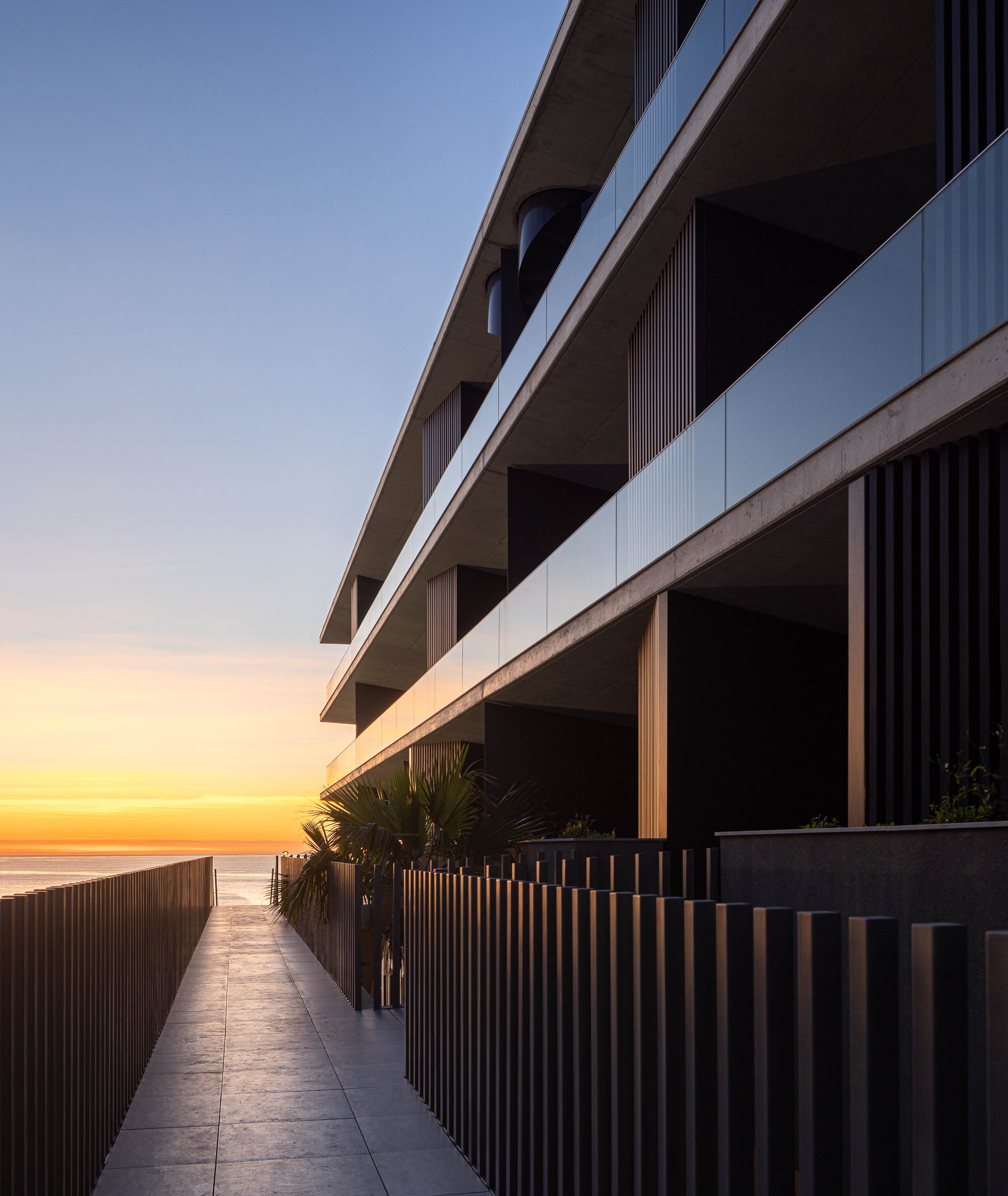 Seashore - Apartment Building by Atelier d'Arquitectura Lopes da Costa ...